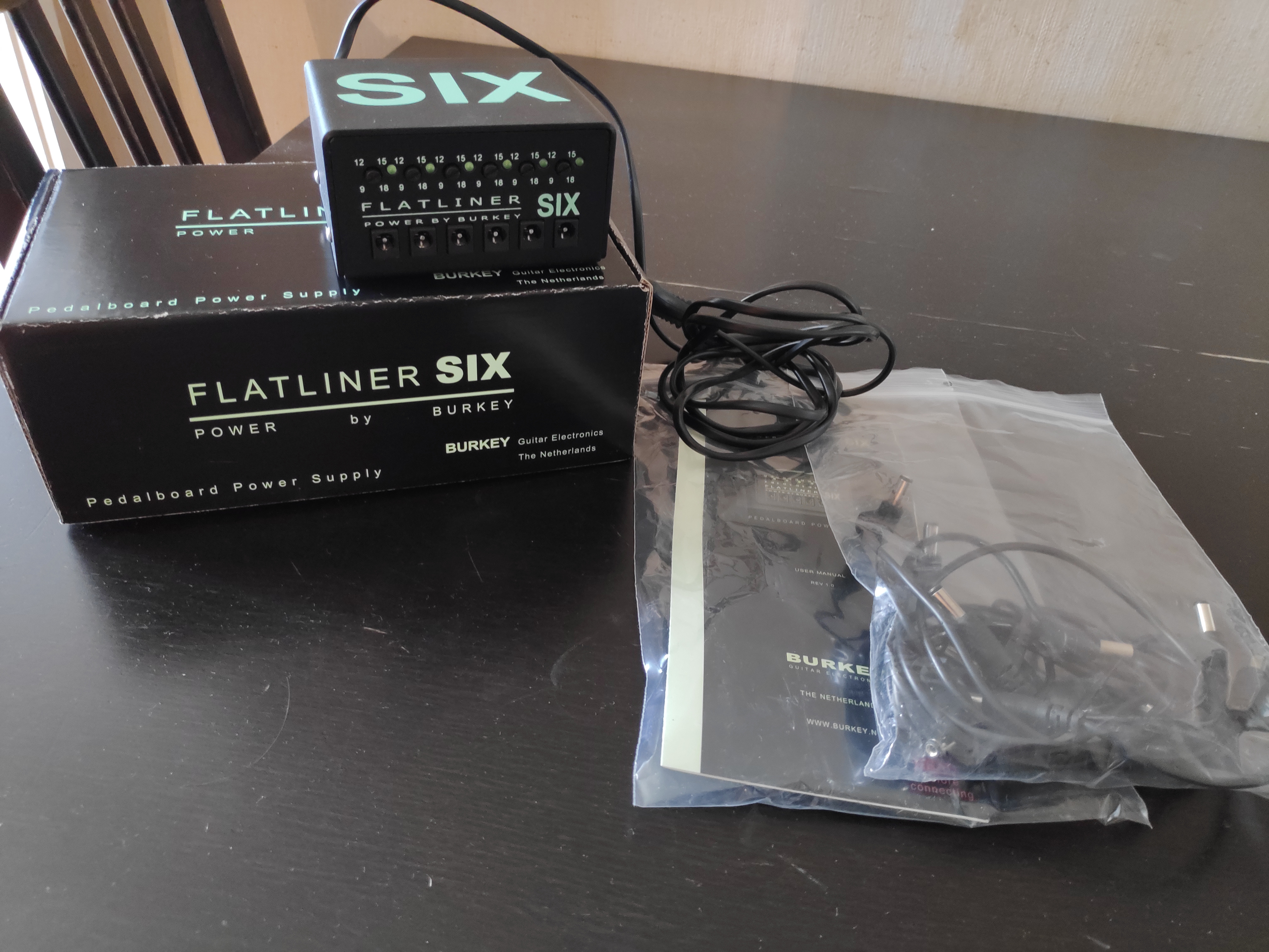 Flatliner SIX - Flatliner - Powered by Burkey Flatliner SIX - Audiofanzine