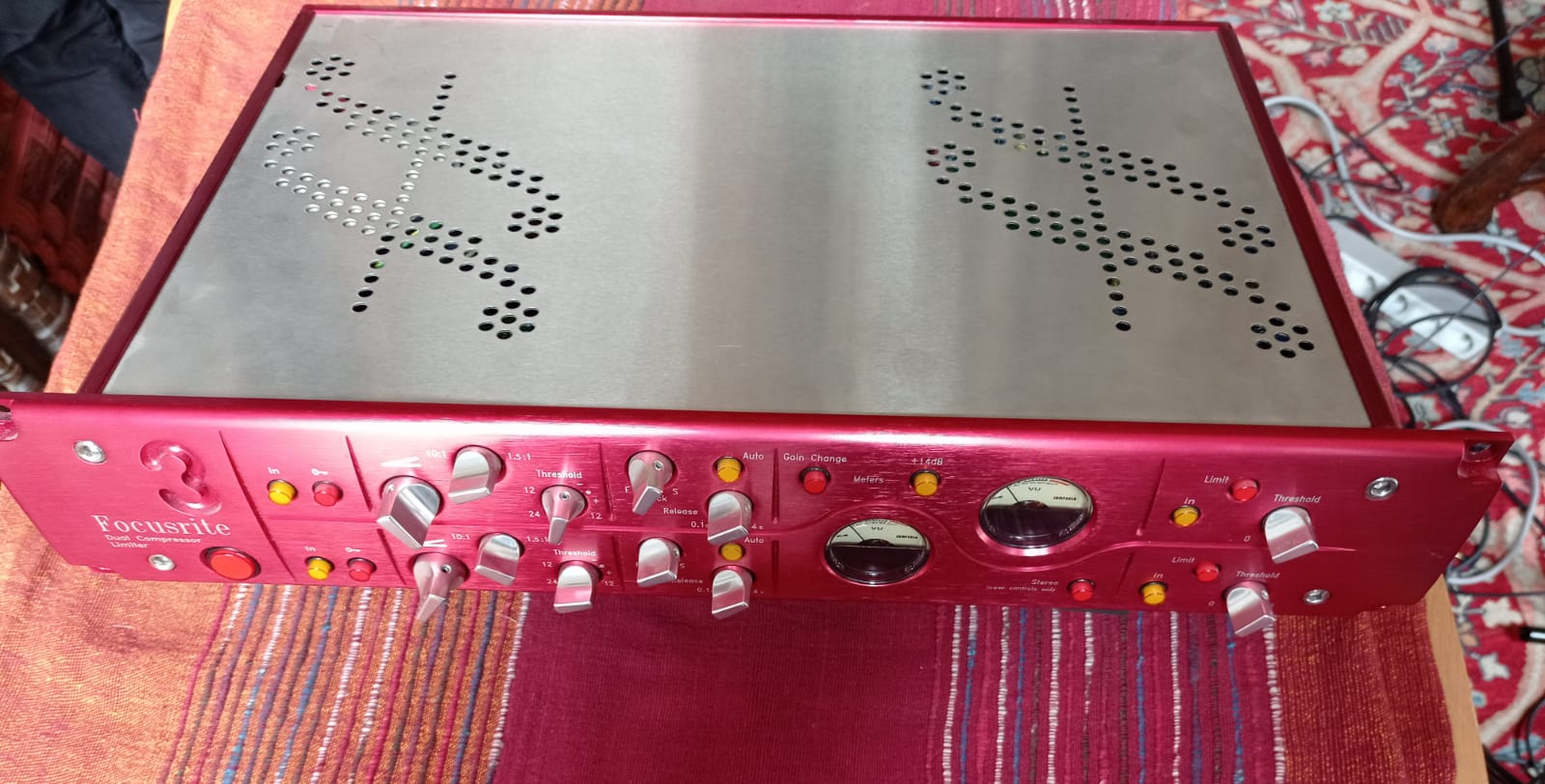 Red 3 Dual Compressor/Limiter Focusrite - Audiofanzine