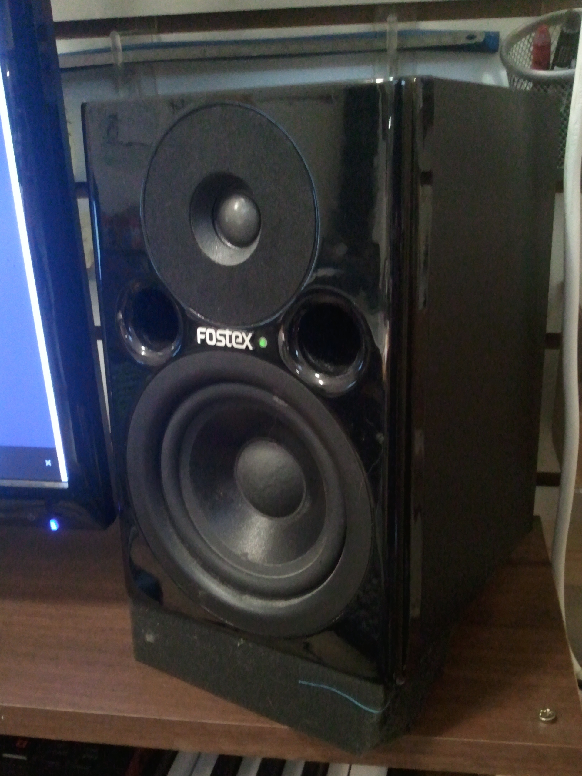 PM0.4 - BLACK - Fostex PM0.4 - Black - Audiofanzine