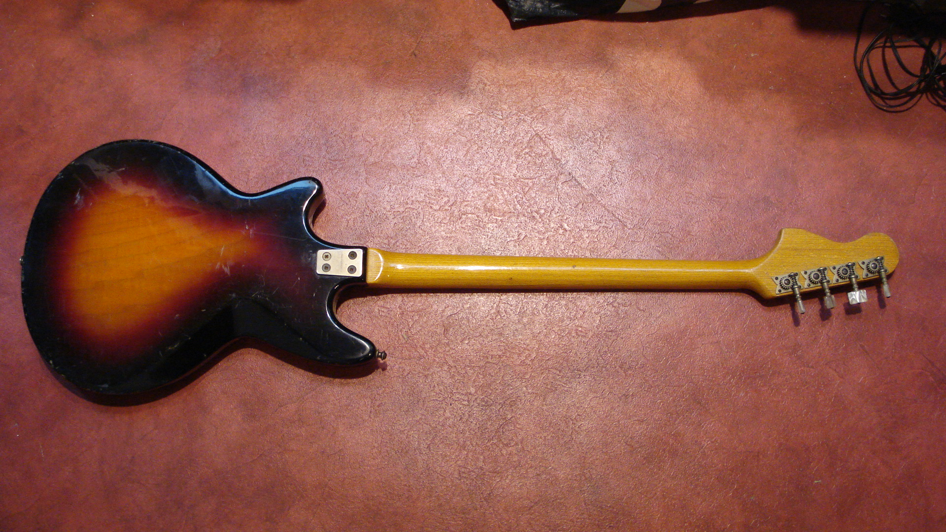 Strato Star Bass 5/156-52 (1966) Framus - Audiofanzine