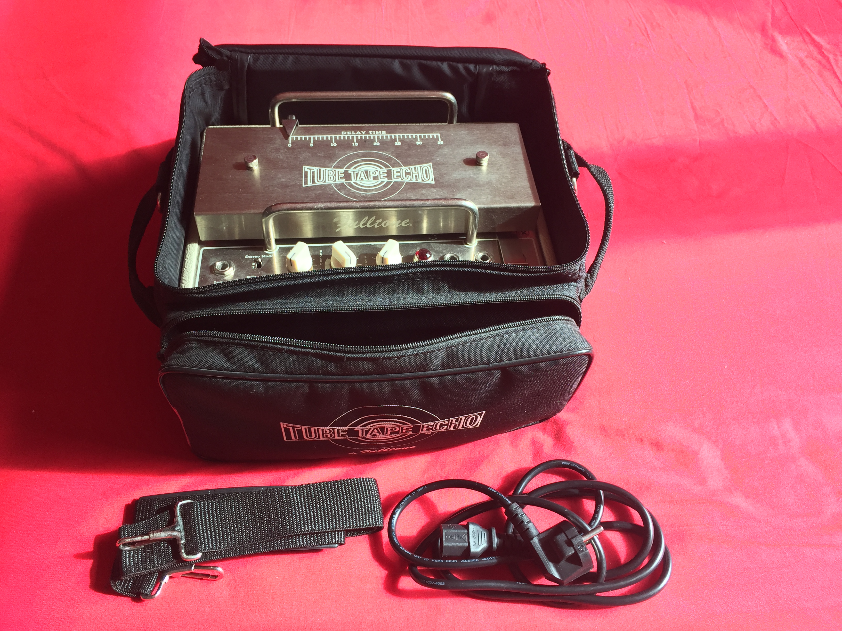 TUBE TAPE ECHO - Fulltone Tube Tape Echo - Audiofanzine