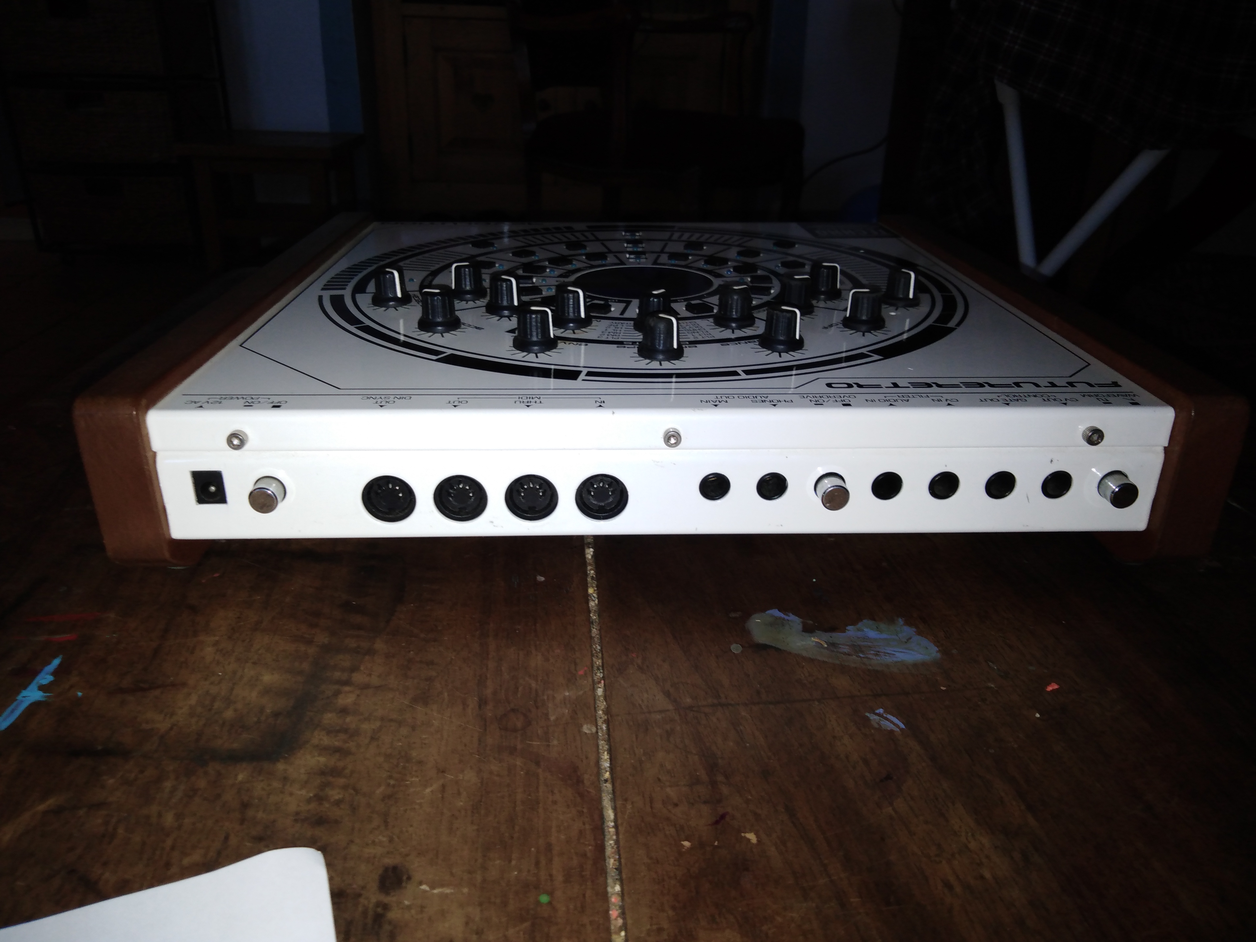 Revolution - Future Retro Revolution - Audiofanzine