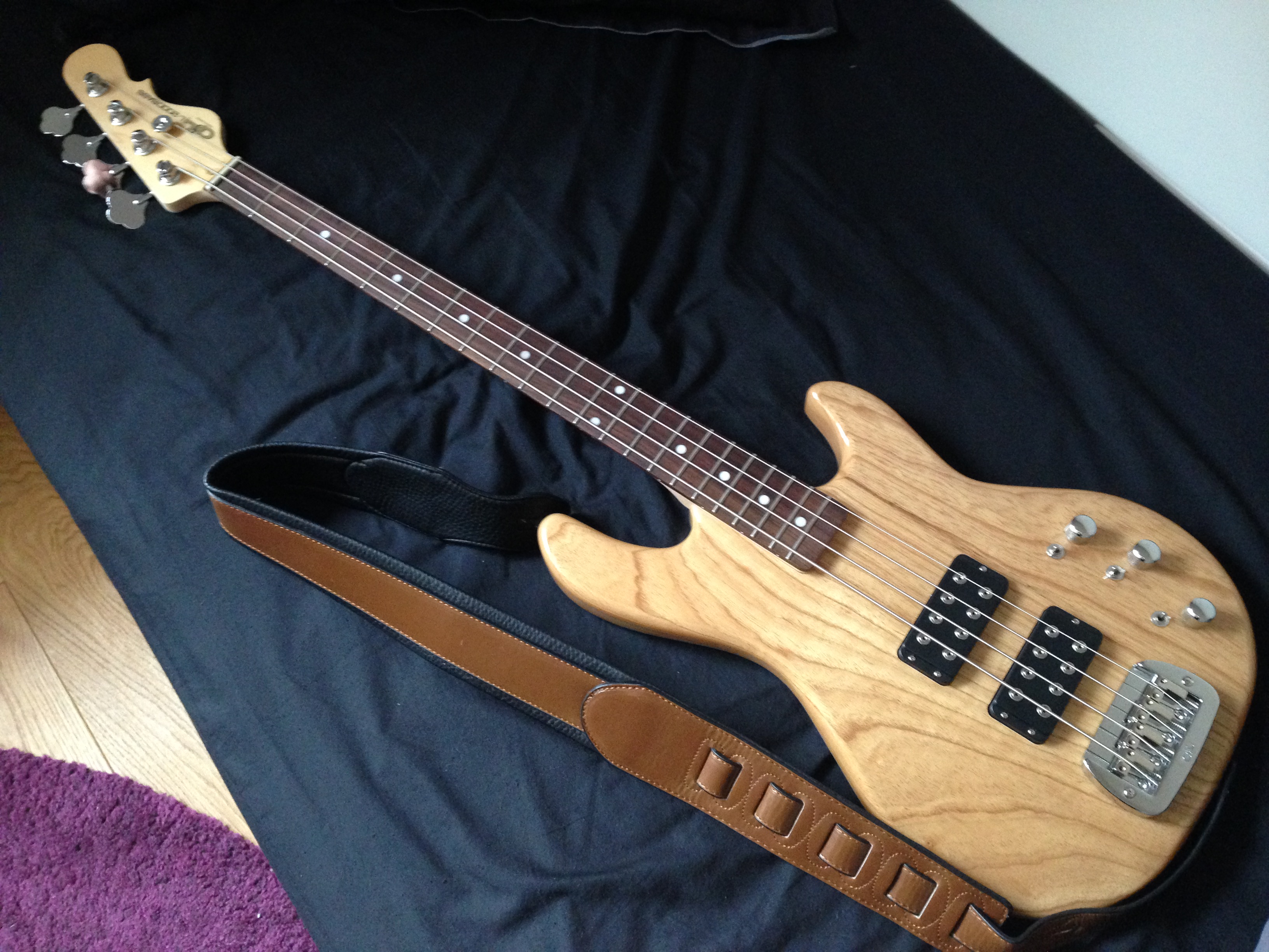 TRIBUTE L-2000 PREMIUM - G&L Tribute L-2000 Premium - Audiofanzine