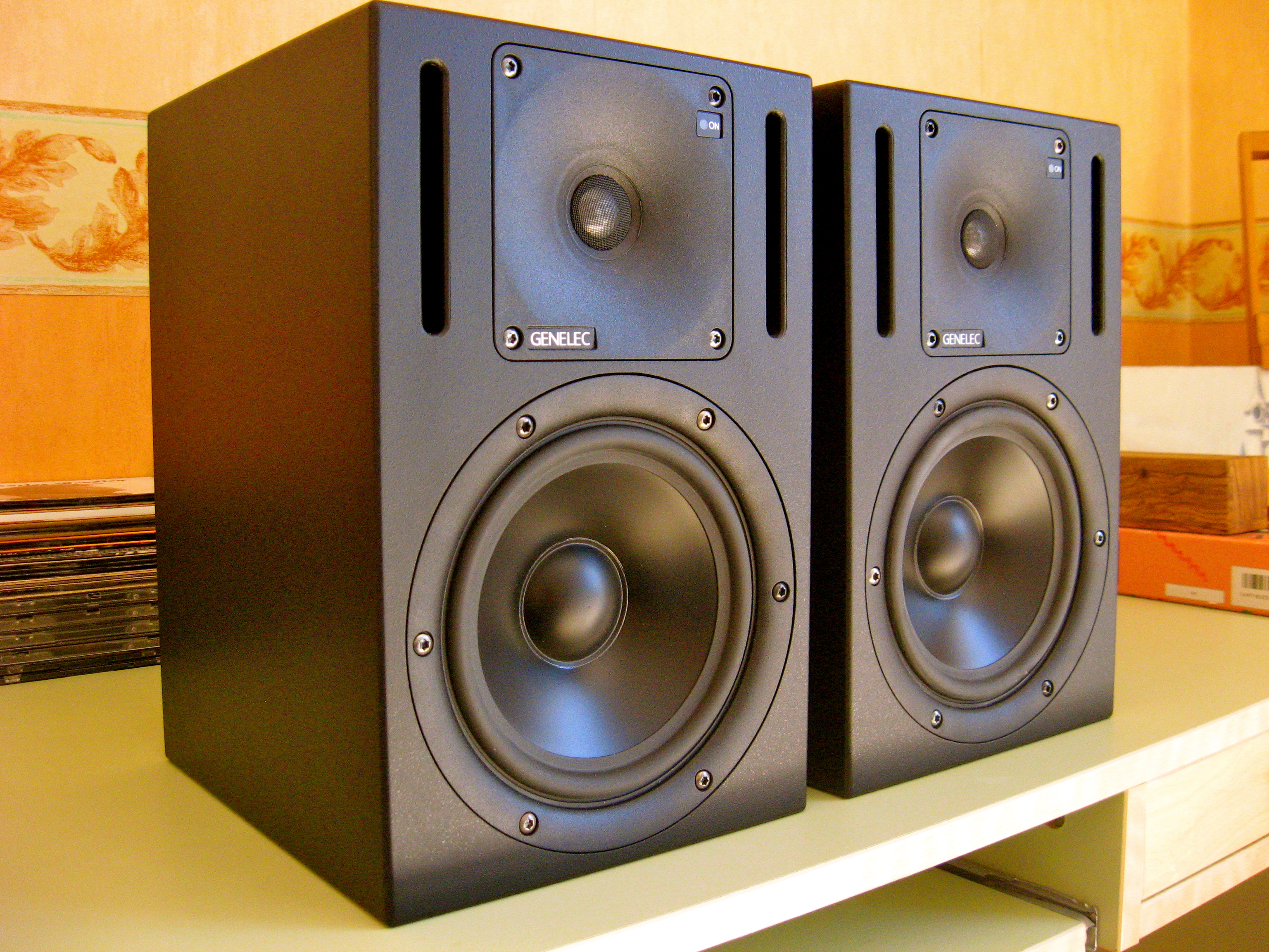 Photo Genelec 1030A : Genelec 1030A (38688) (#1087933) - Audiofanzine