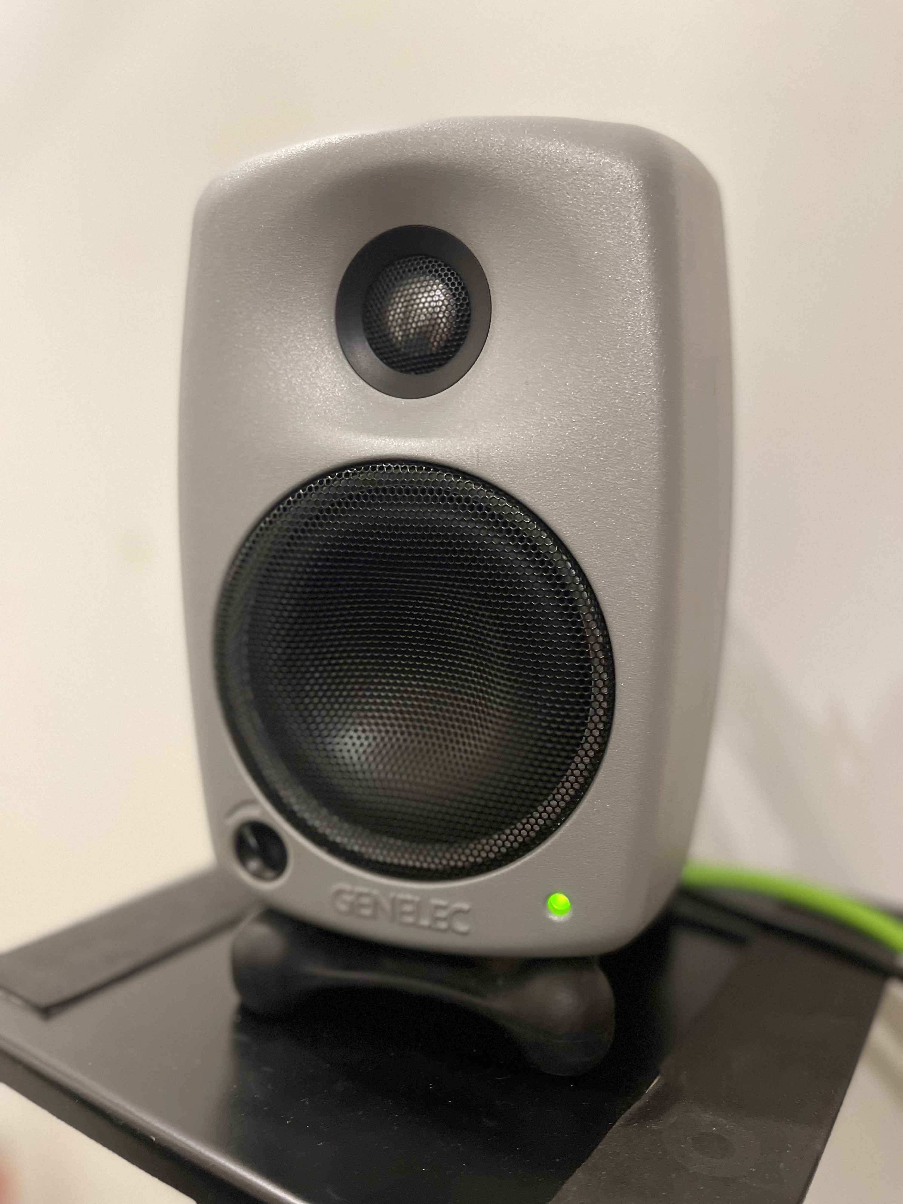 8020A - Genelec 8020A - Audiofanzine
