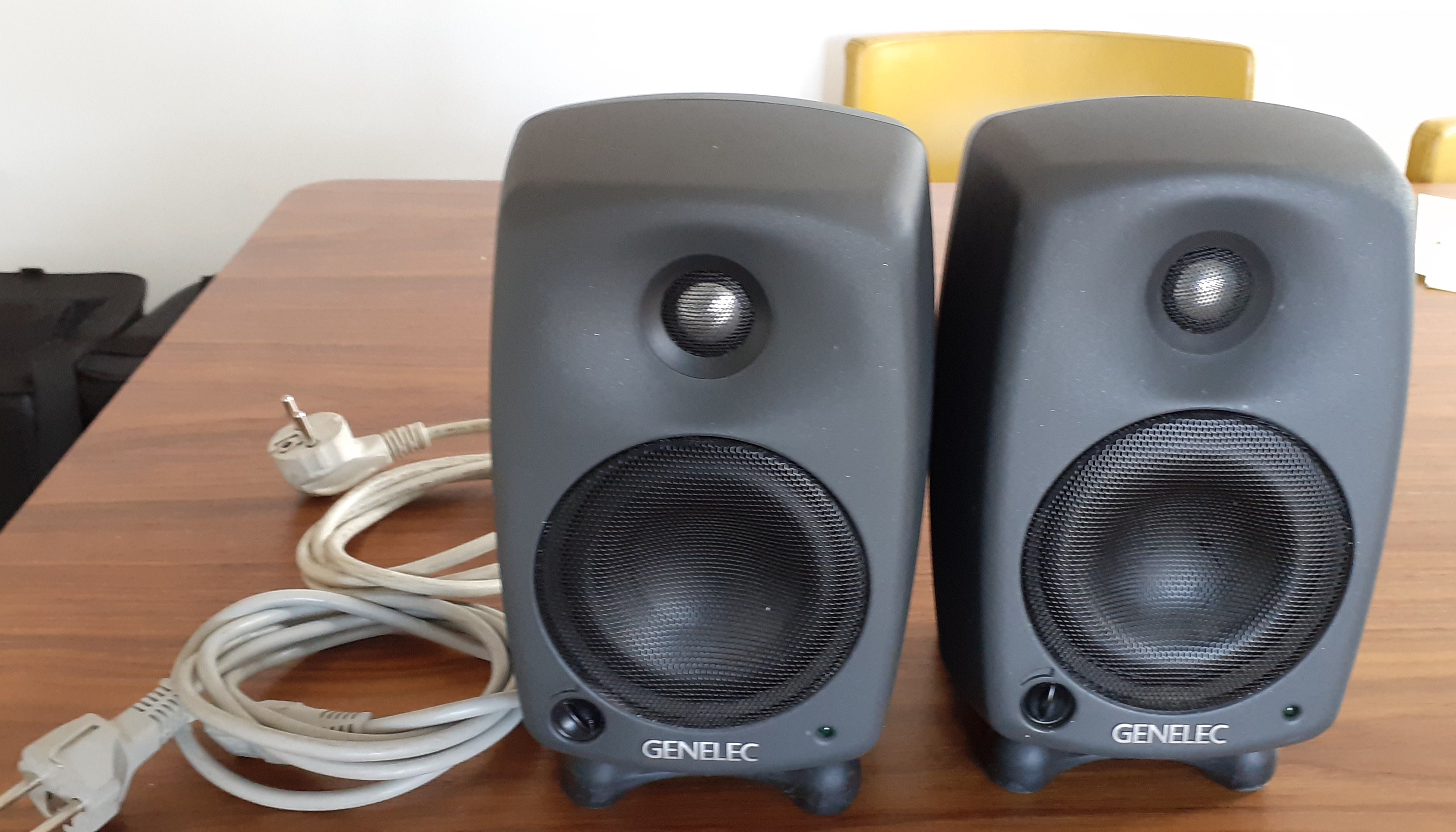 8020A - Genelec 8020A - Audiofanzine