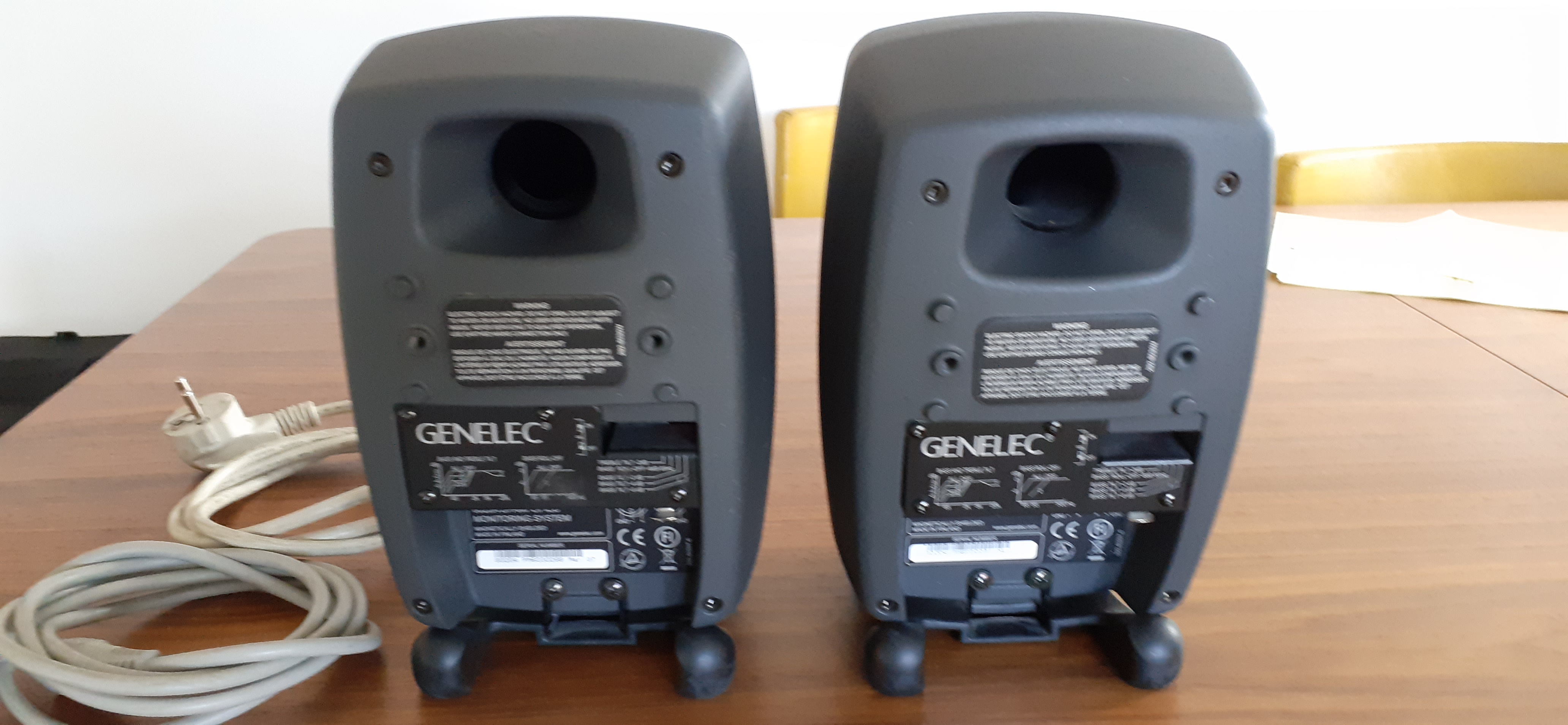 8020A - Genelec 8020A - Audiofanzine
