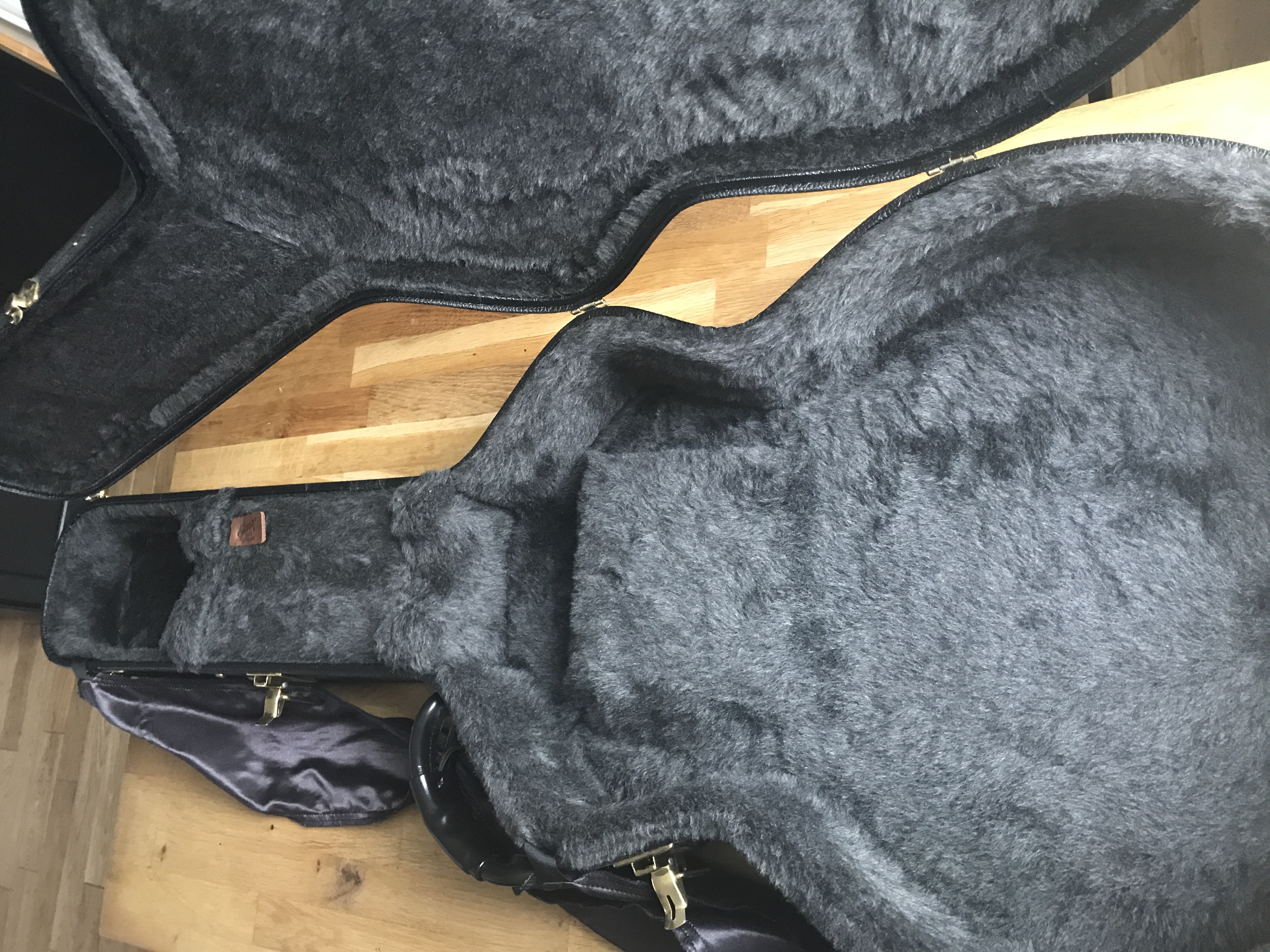 ES-335 CASE - Gibson ES-335 Case - Audiofanzine