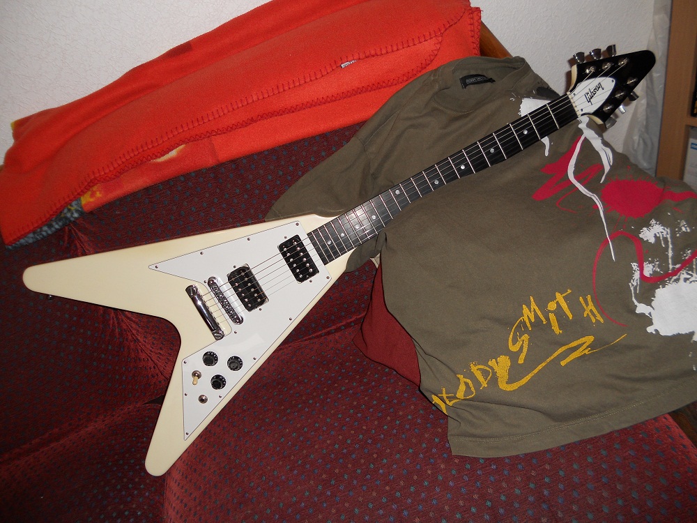 Gibson Flying V '67 Reissue - Classic White image (#348672) - Audiofanzine