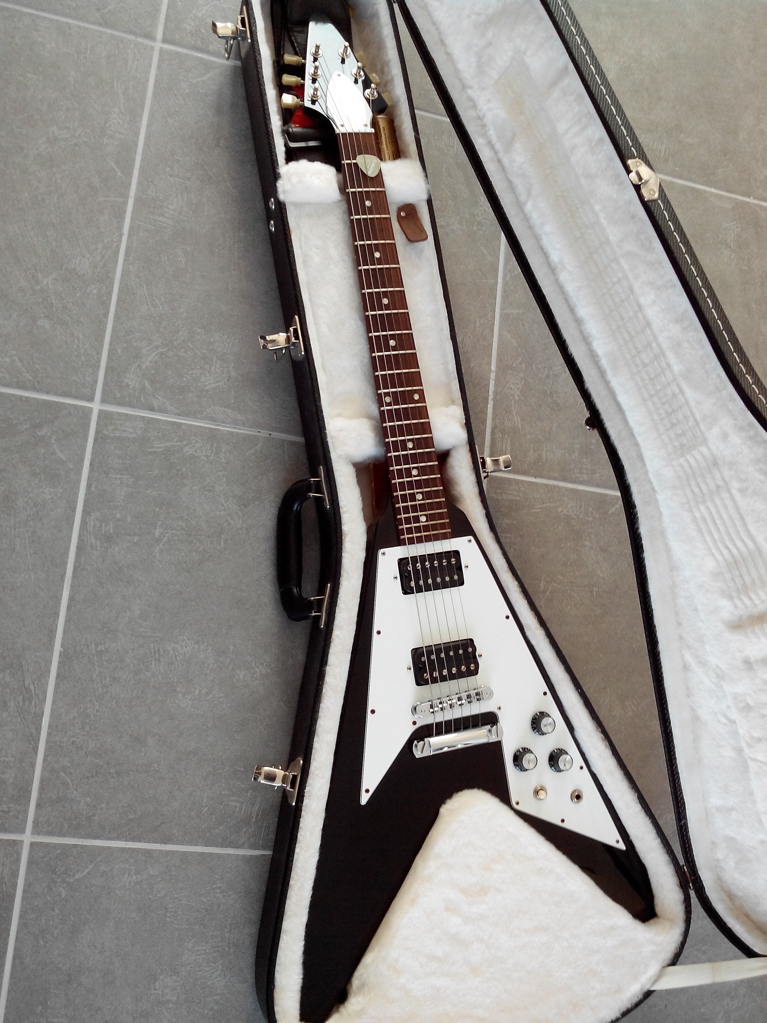 Photo Gibson Flying V '67 Reissue - Ebony : Gibson Flying V '67 Reissue ...