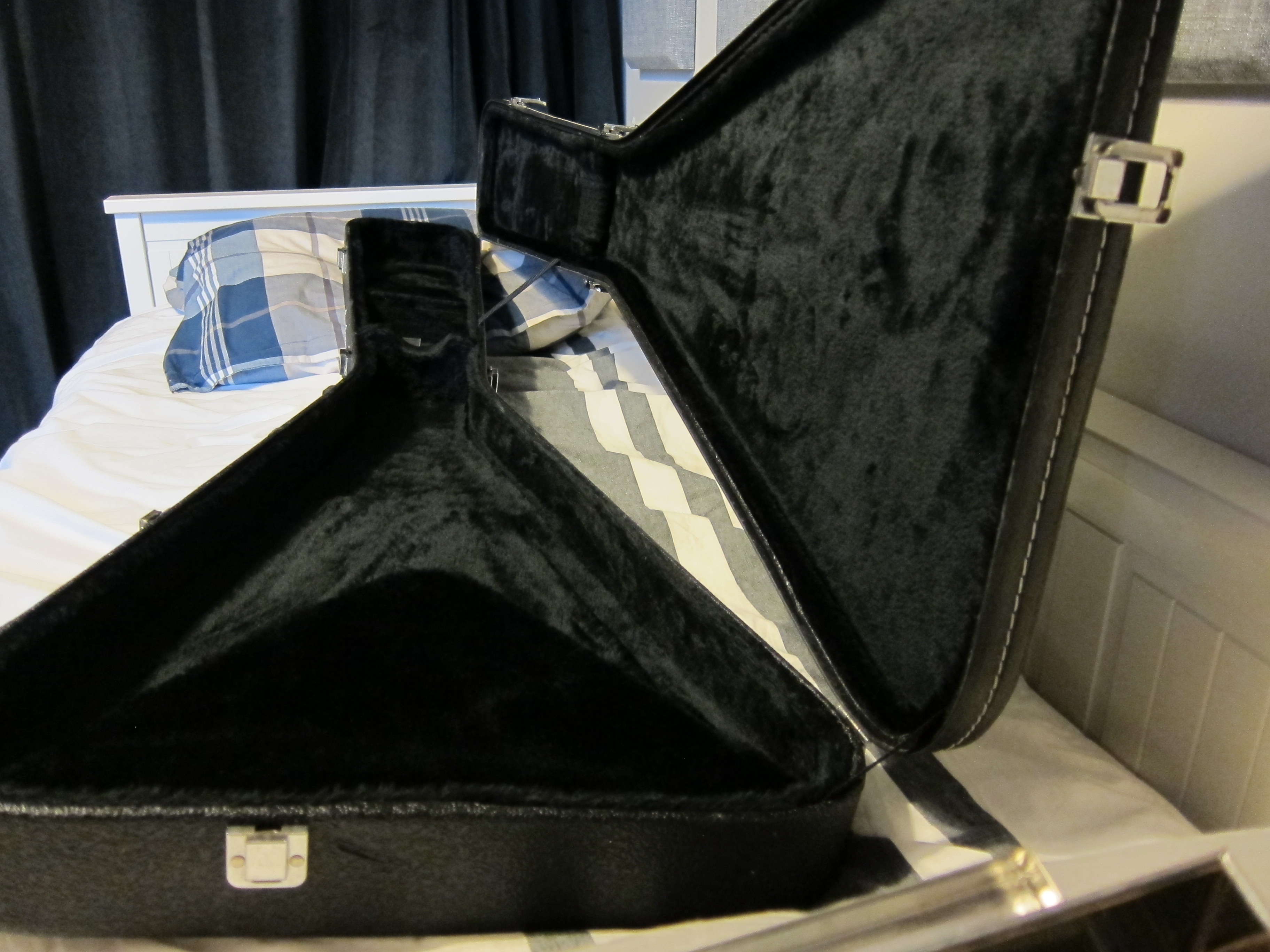 Flying V Hardshell Case - Gibson Flying V Hardshell Case - Audiofanzine