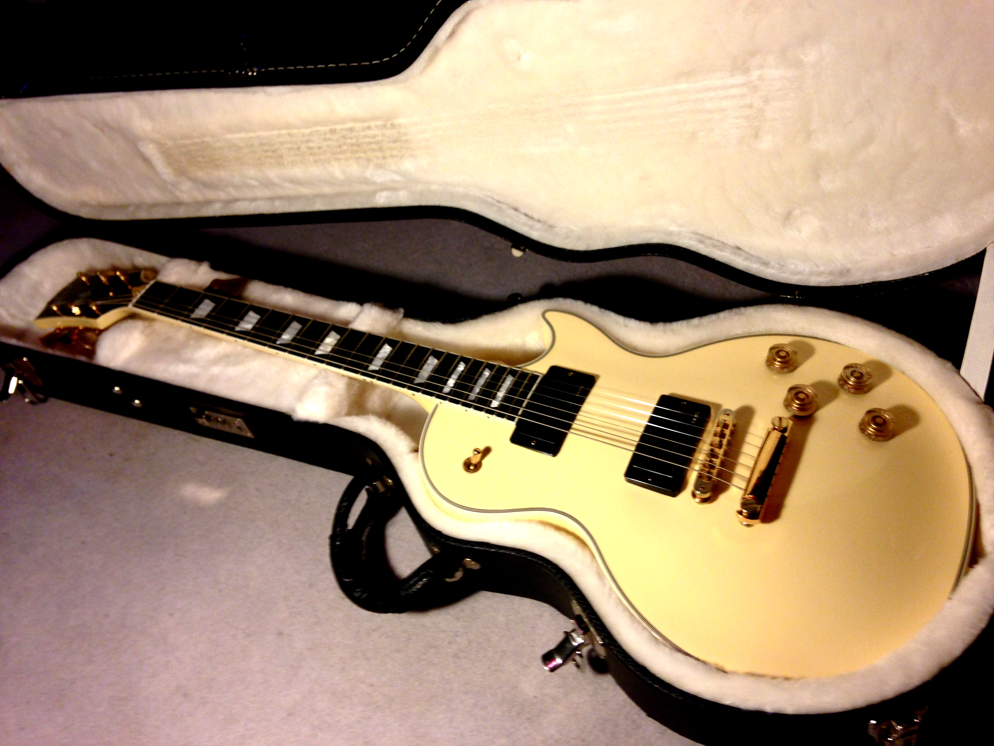 [Guitar of the Week #39] Les Paul Classic Custom - Creme Gibson ...
