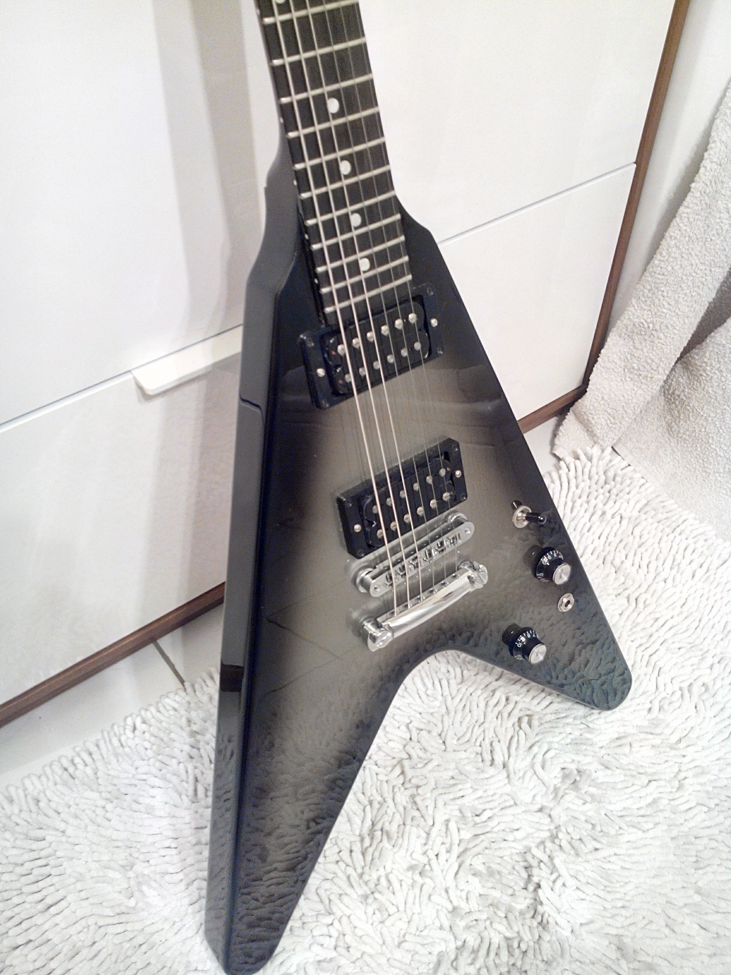 Gibson [Guitar of the Week #40] '84 Flying V Reissue - Silverburst ...