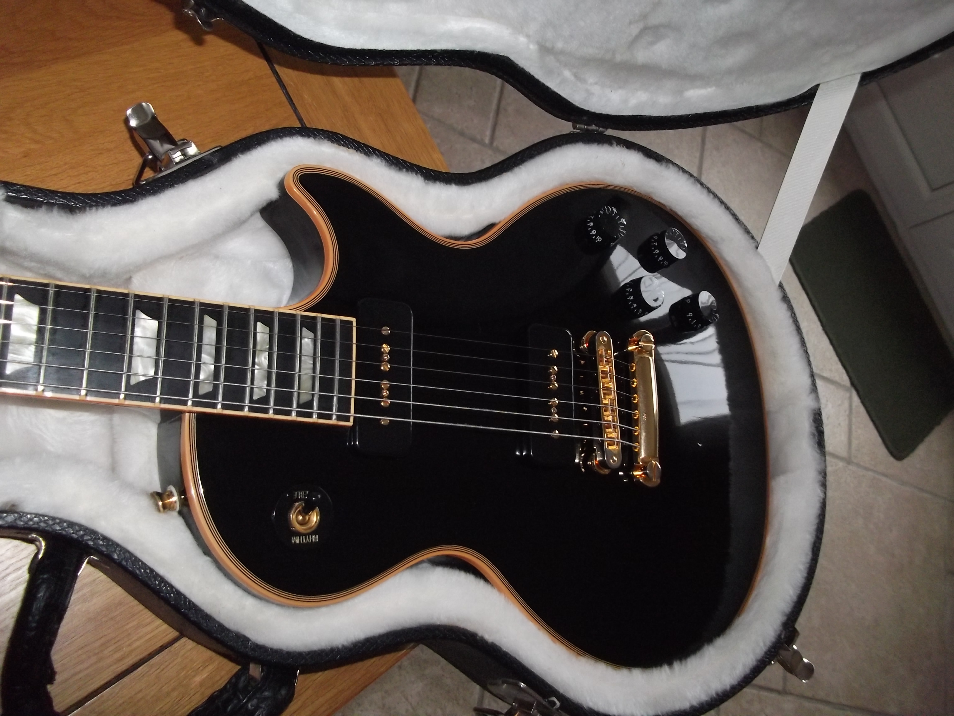 Photo Gibson Les Paul Classic Custom - Ebony : Gibson Les Paul Classic ... Photo Gibson Les Paul Classic Custom - Ebony : Gibson Les Paul Classic ...