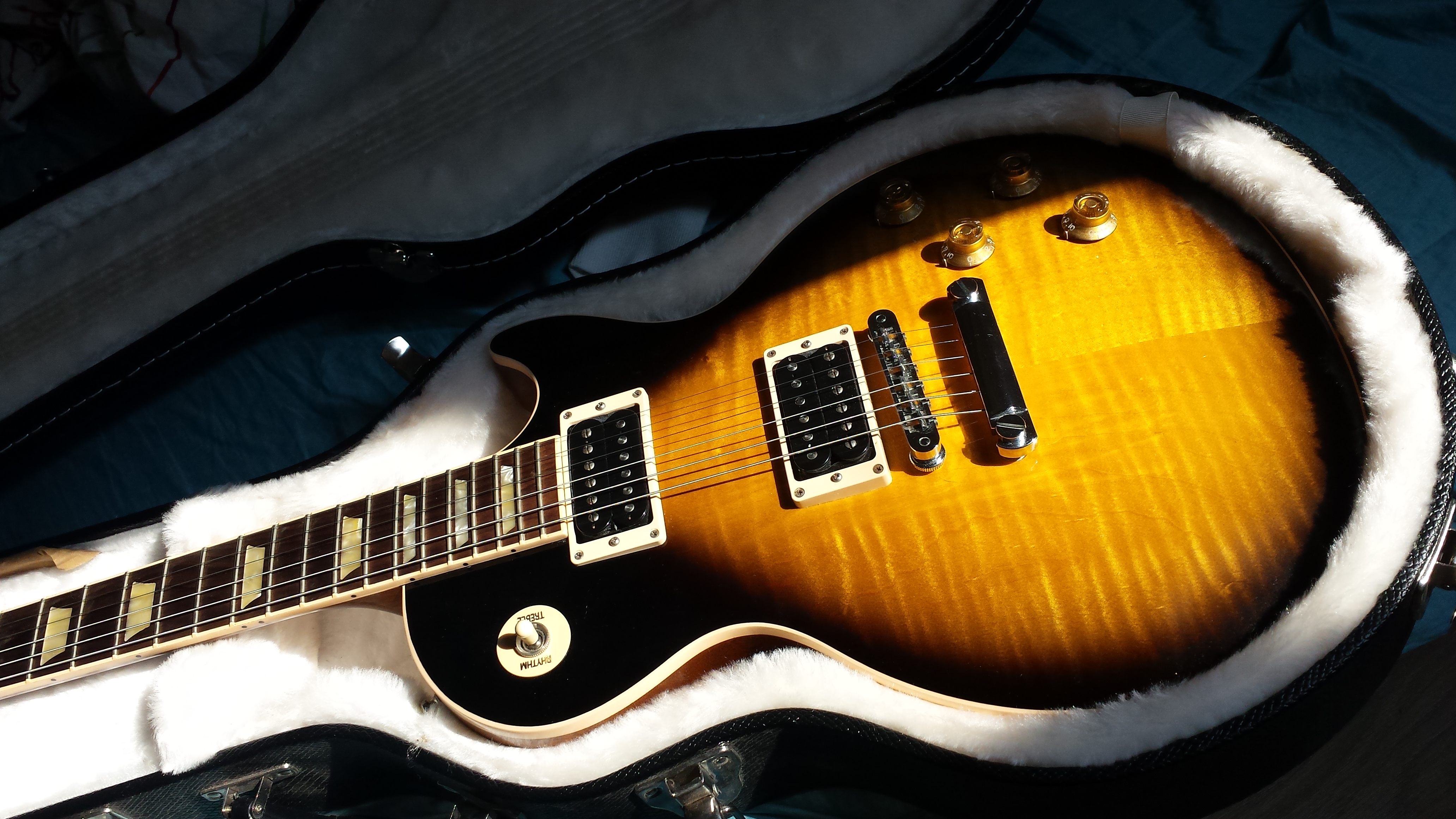 Photo Gibson Les Paul Classic Plus 2011 60s Slim Taper Neck Vintage Sunburst Gibson Les