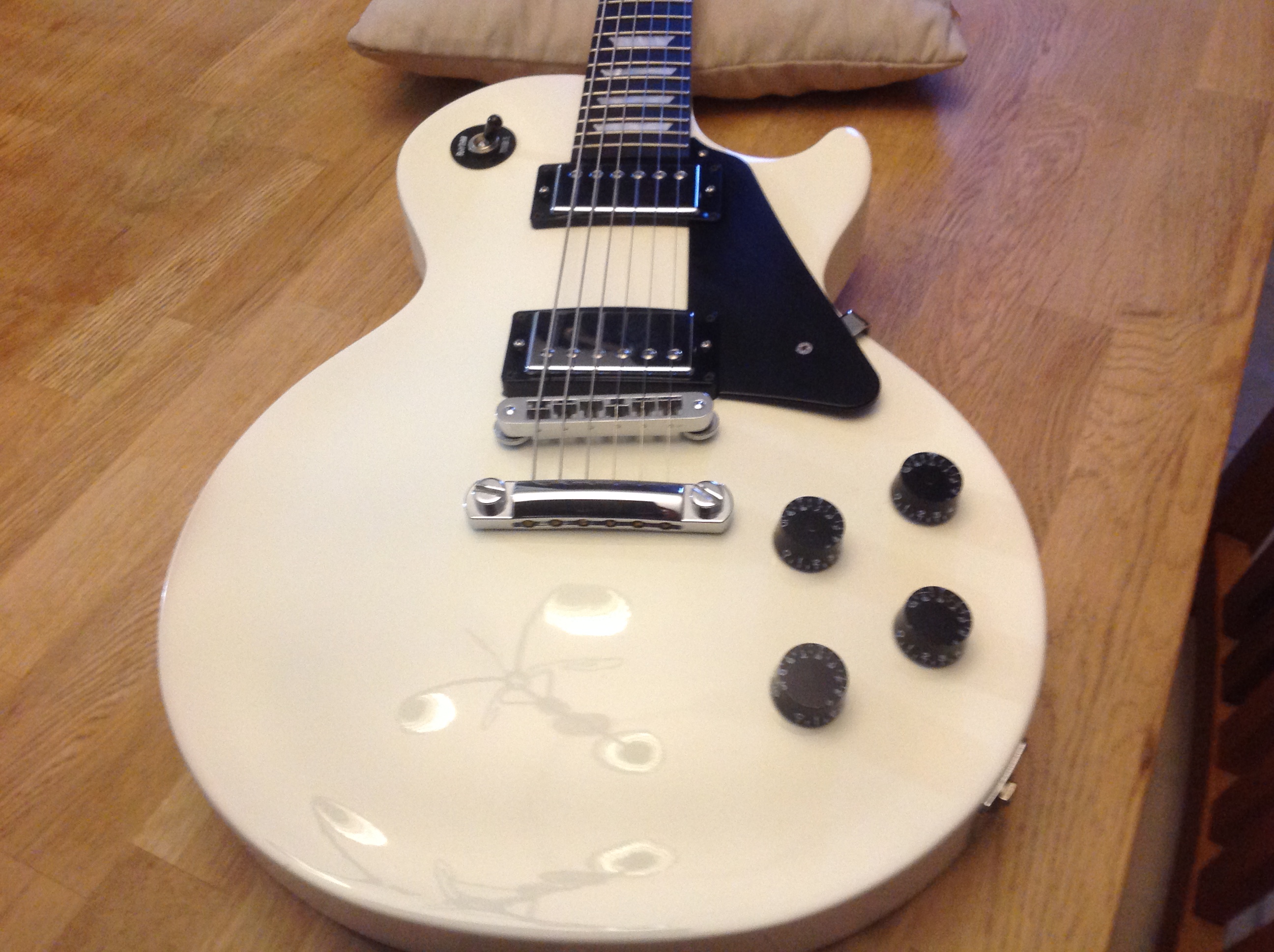 Les Paul Studio - Alpine White w/ Chrome Hardware Gibson - Audiofanzine Les Paul Studio - Alpine White w/ Chrome Hardware Gibson - Audiofanzine