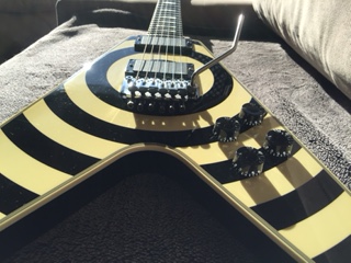 Zakk Wylde Flying V Custom with Floyd Rose Gibson - Audiofanzine