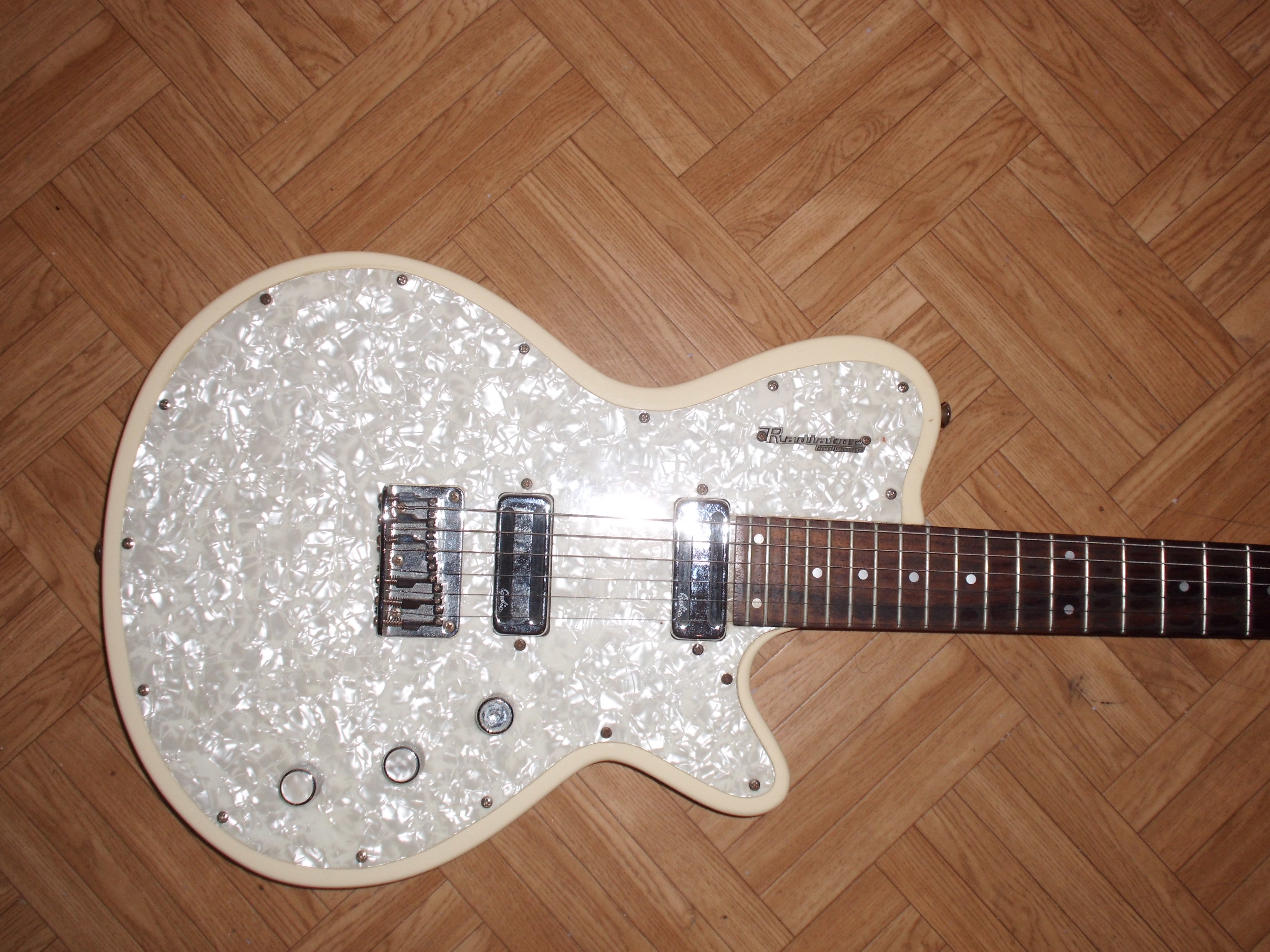 Godin Radiator image (#716962) - Audiofanzine