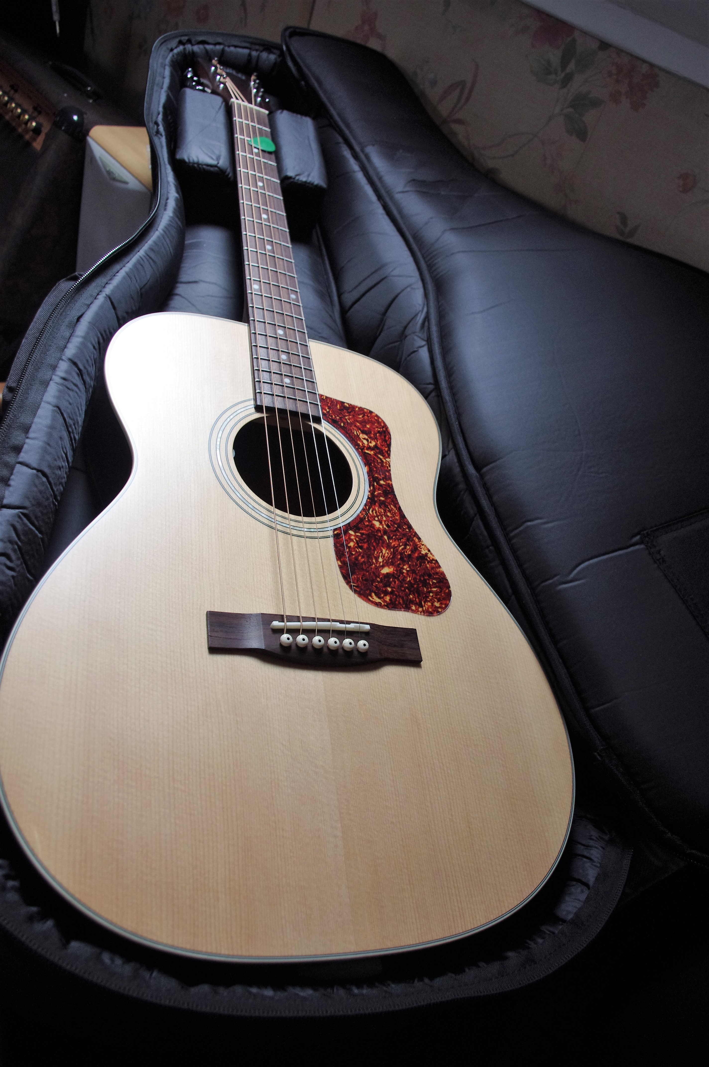 OM-240E - Guild OM-240E - Audiofanzine