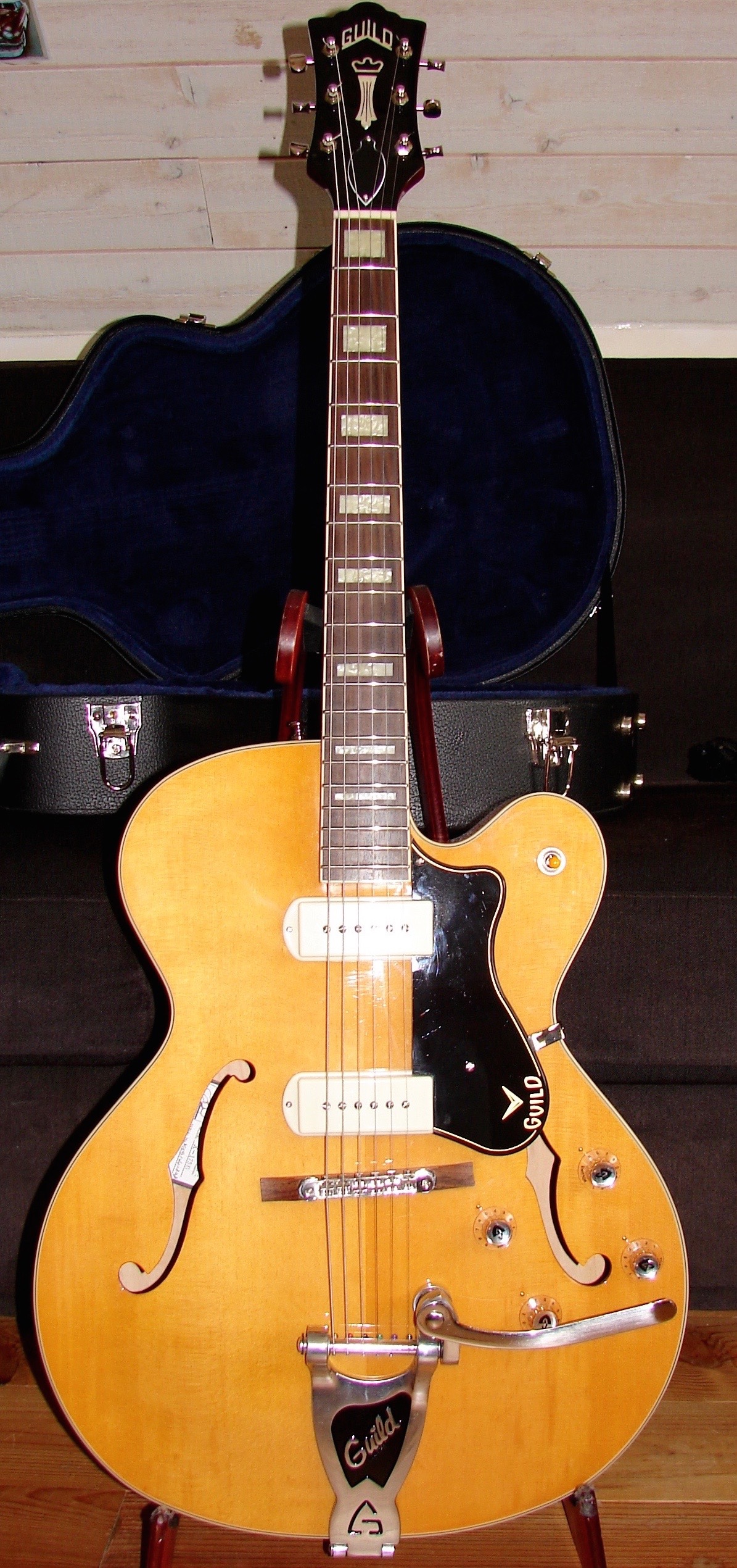 X-175 Manhattan - Antique Burst Guild - Audiofanzine