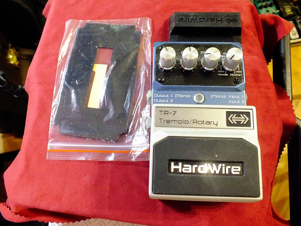TR-7 Tremolo/Rotary Pedal HardWire Pedals - Audiofanzine