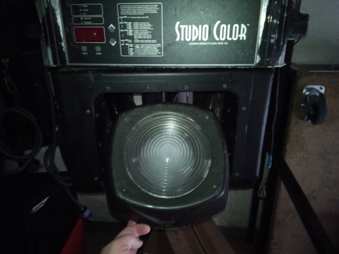 Studio Color 575 - High End Systems Studio Color 575 - Audiofanzine