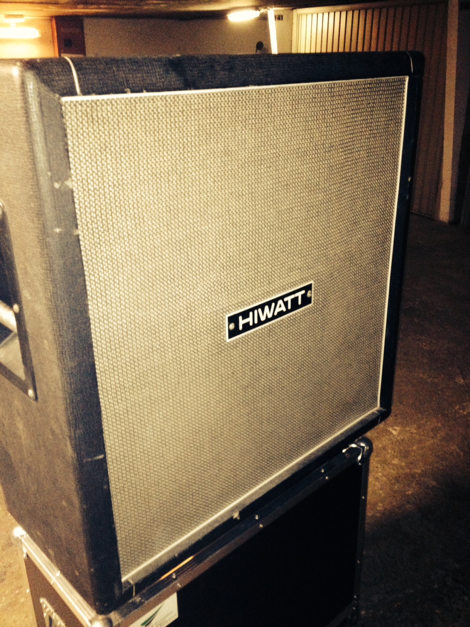 412 CABINET / SE-4123F - Hiwatt 412 Cabinet / SE-4123F - Audiofanzine