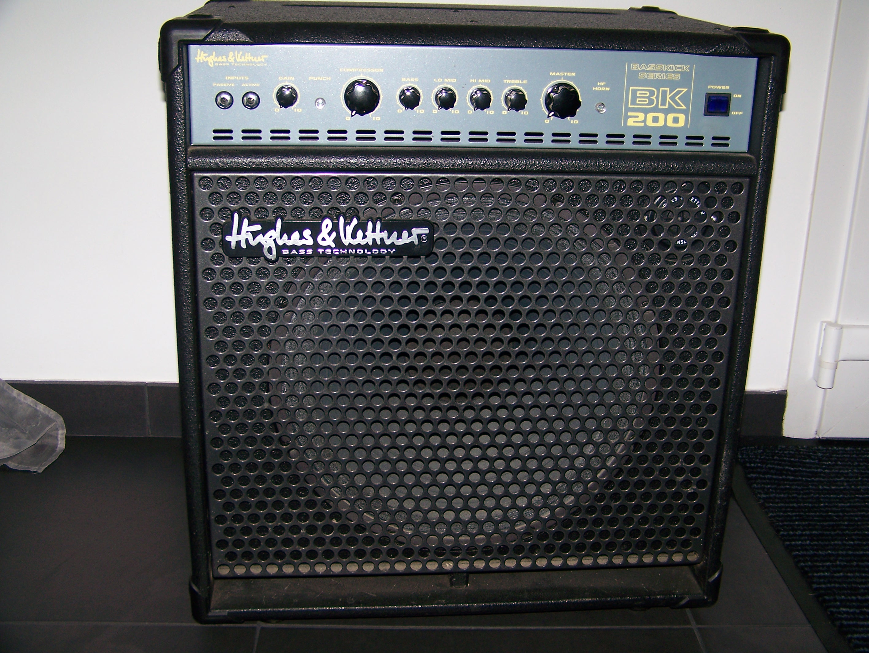 BK 200 - Hughes & Kettner BK 200 - Audiofanzine