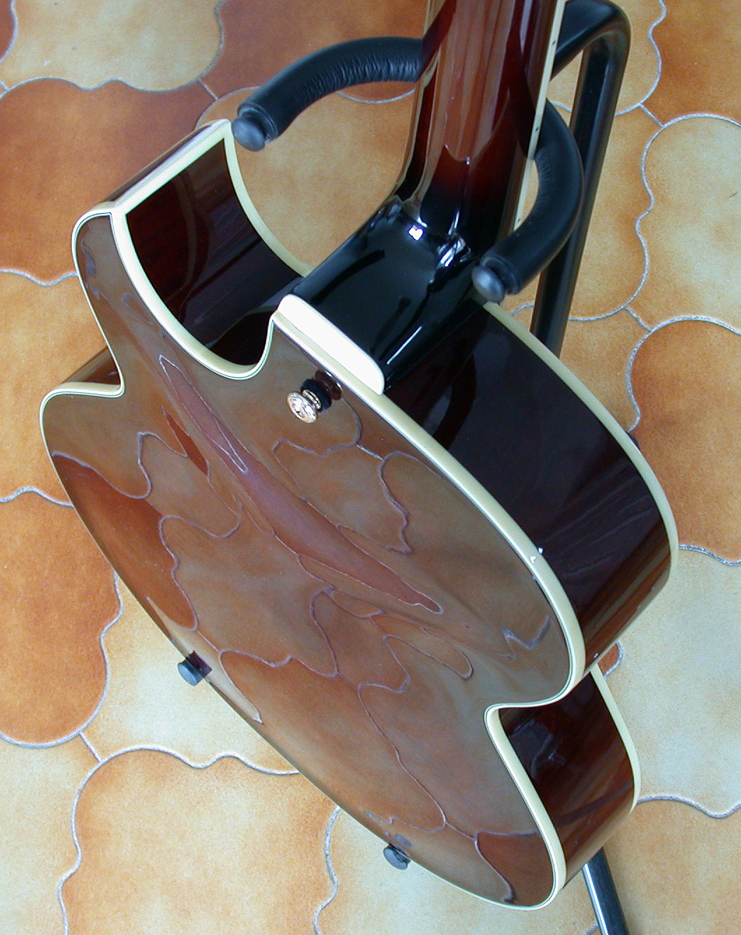 AK95 - Ibanez AK95 - Audiofanzine