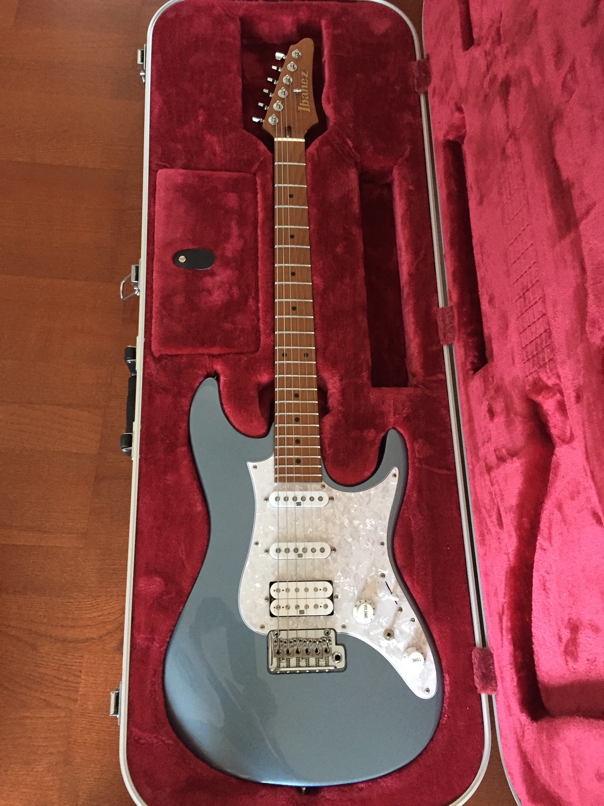 AZ2204 Prestige - Ibanez AZ2204 Prestige - Audiofanzine