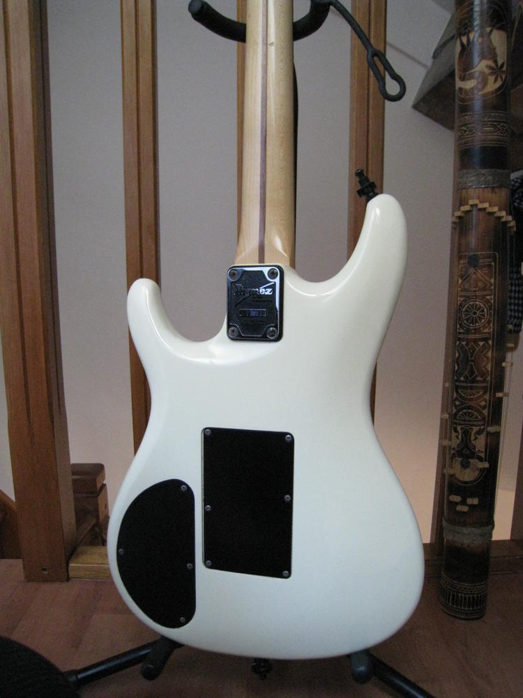 Photo Ibanez JS1 : Ibanez JS 1 White (#862569) - Audiofanzine