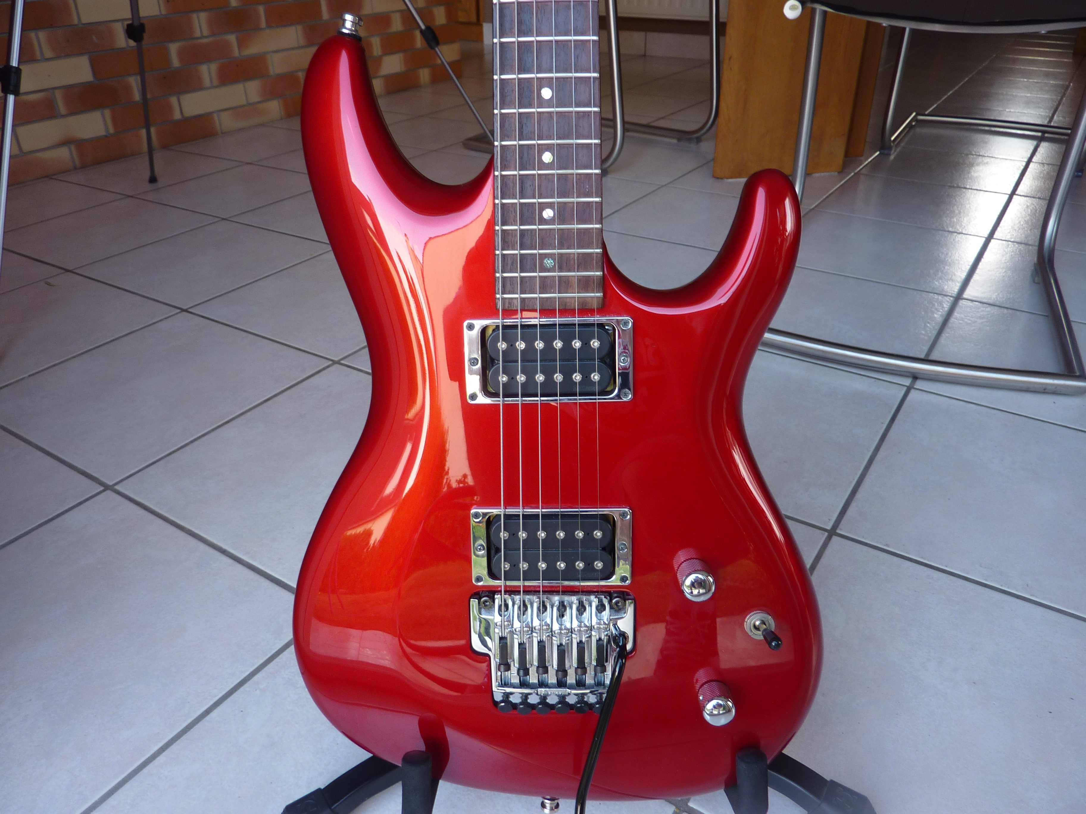 Photo Ibanez JS1200 : Ibanez JS1200 - Candy Apple (#660887) - Audiofanzine