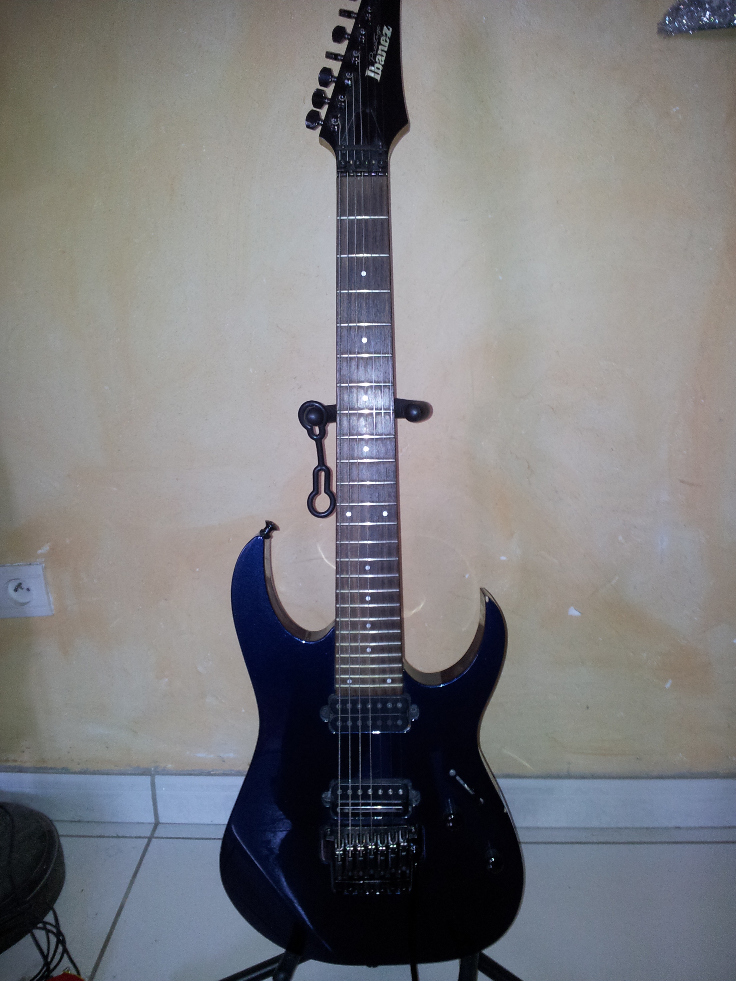 RG1527 - Ibanez RG1527 - Audiofanzine