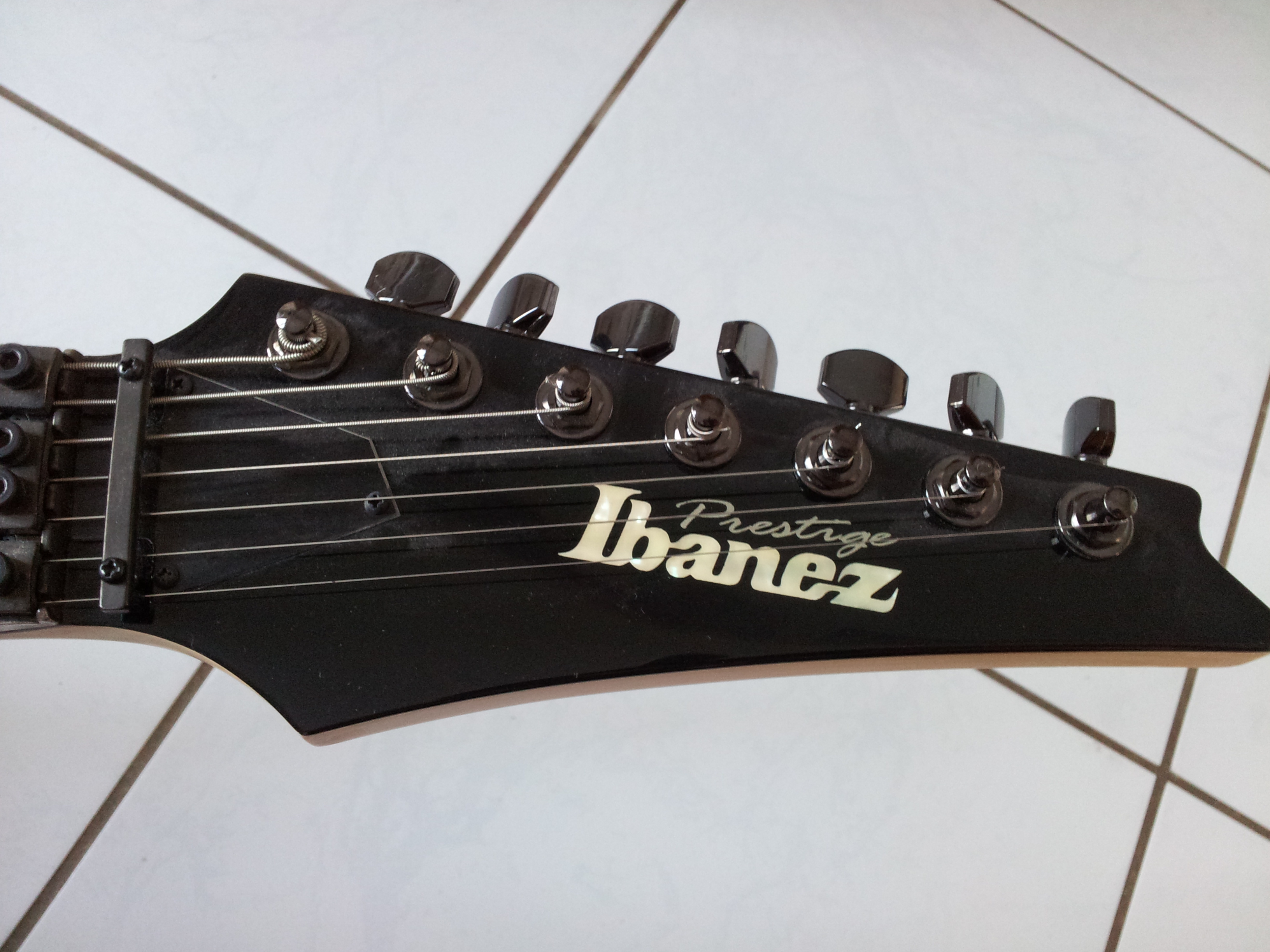 RG1527 - Ibanez RG1527 - Audiofanzine