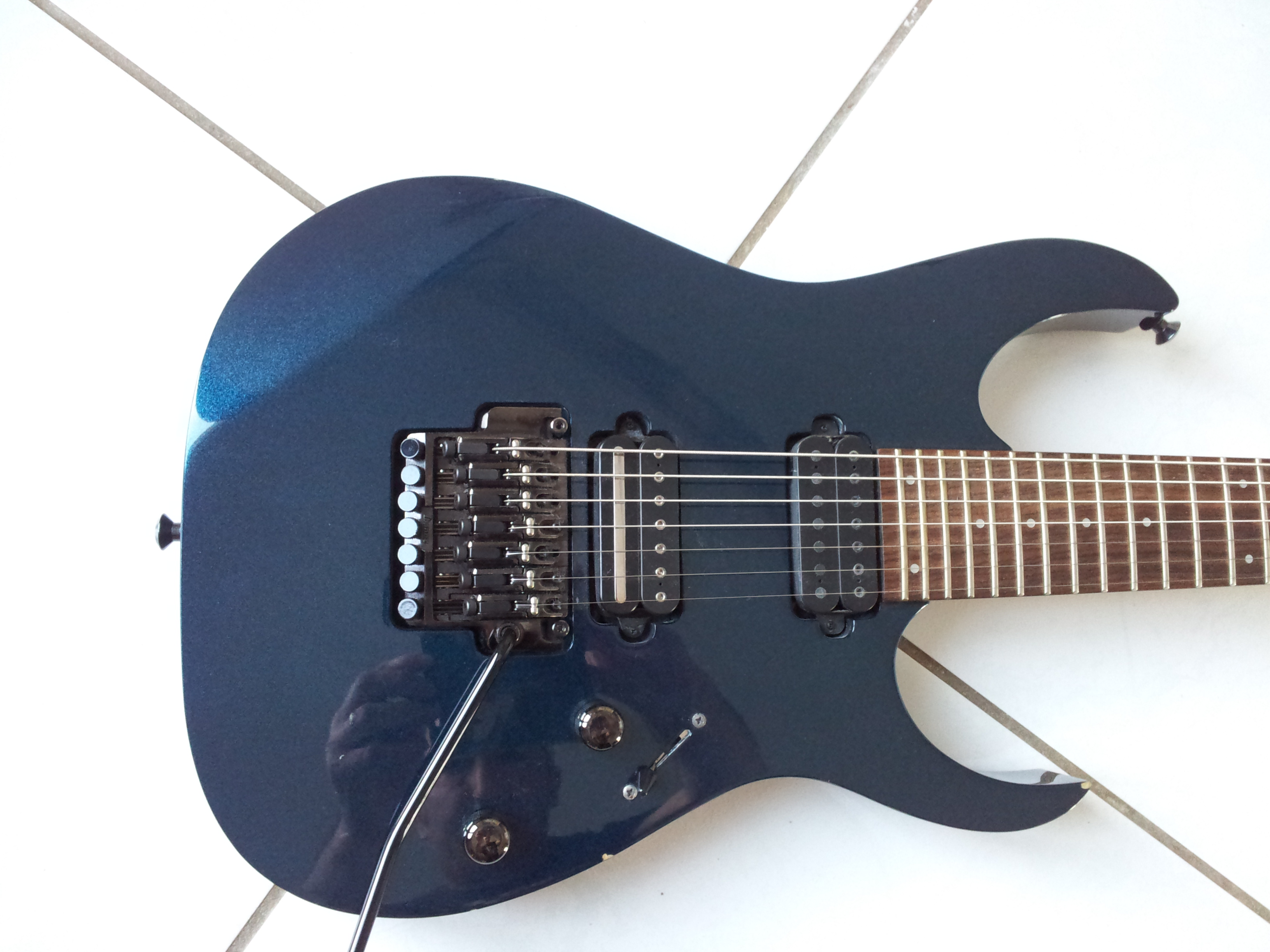 RG1527 - Ibanez RG1527 - Audiofanzine