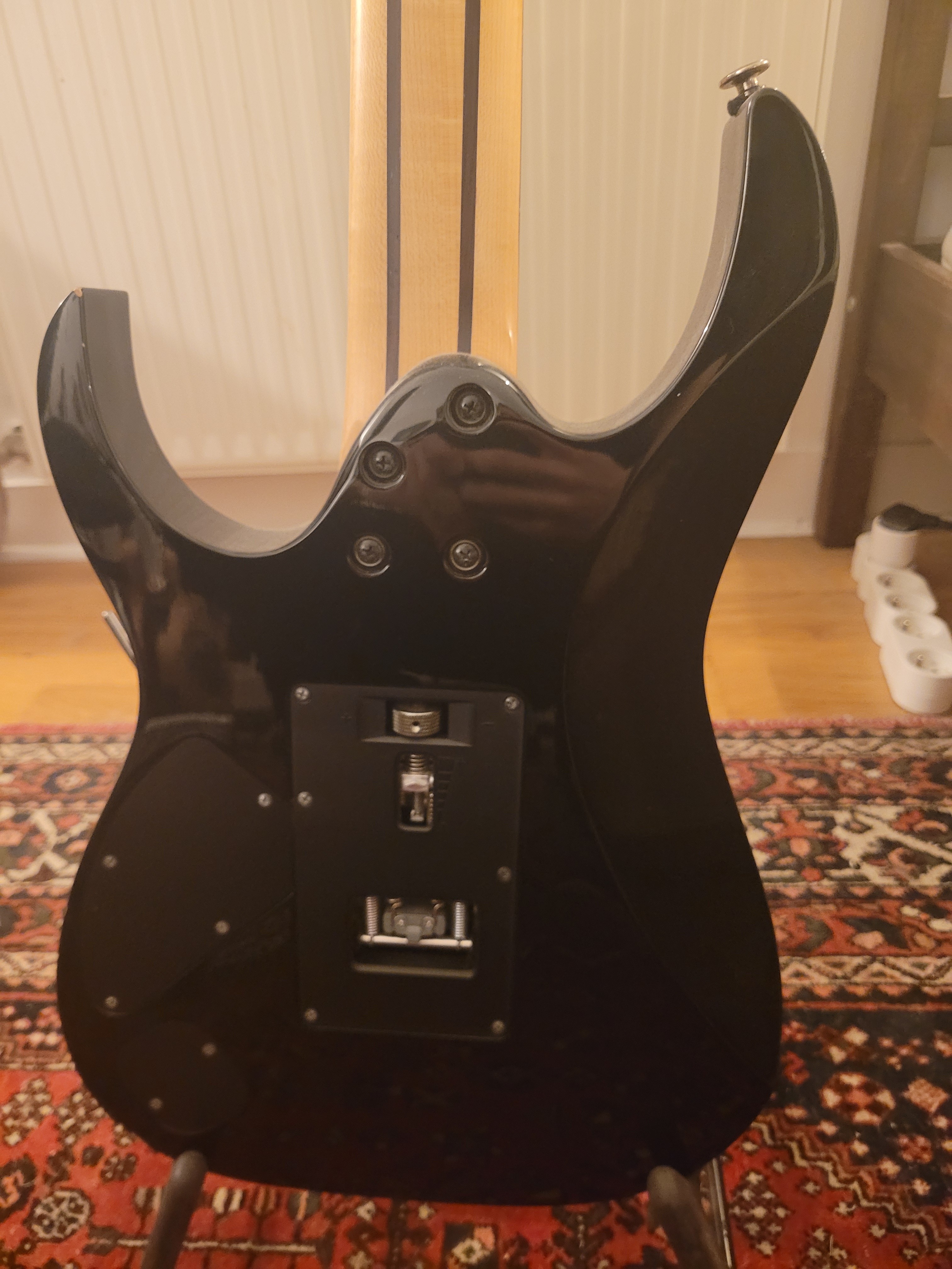 Ibanez RG1527 + Bare Knuckle Aftermath (Ile-de-France) - Audiofanzine