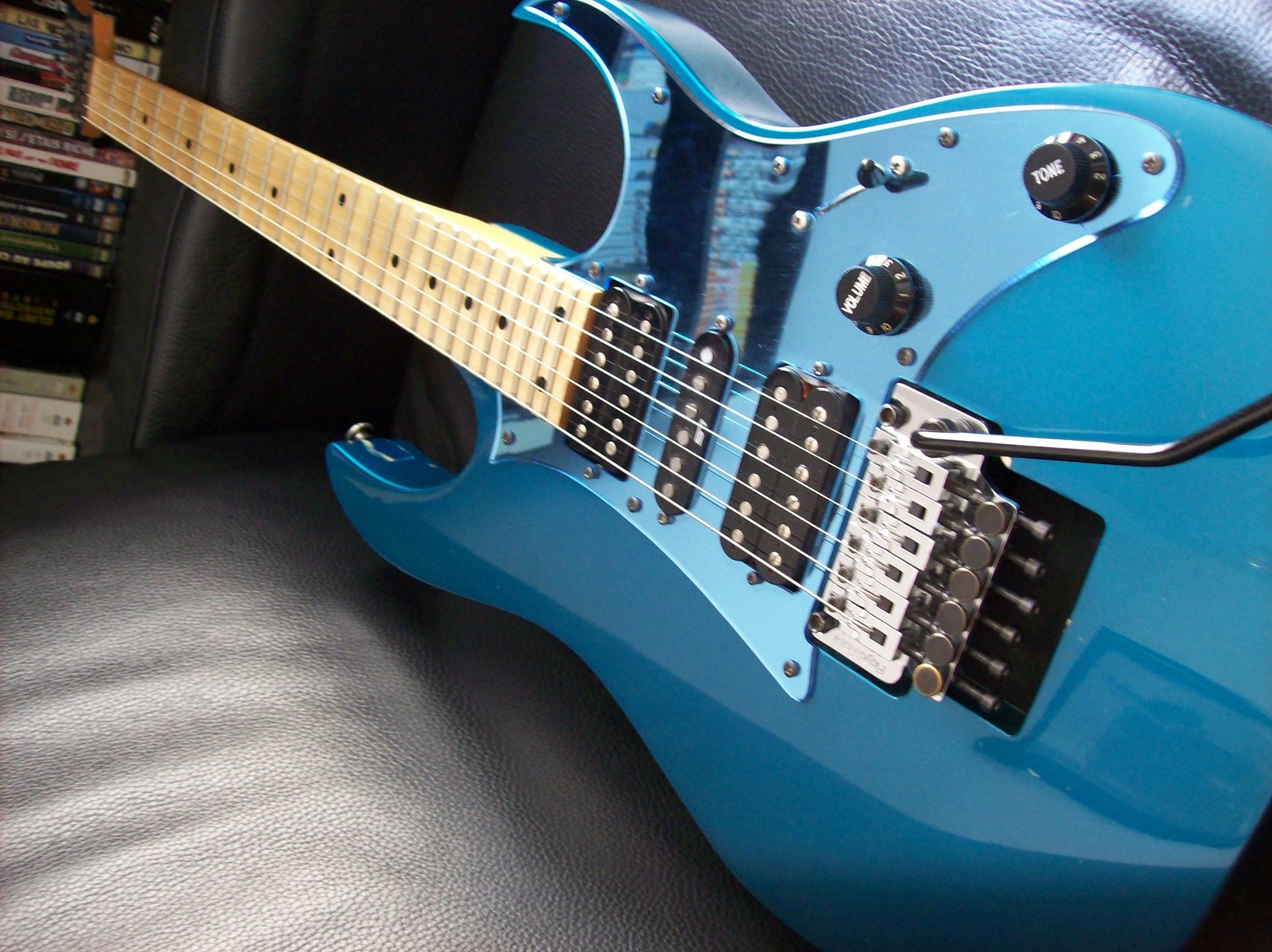 Photo Ibanez RG550DX : Ibanez RG550DX - Laser Blue (#946895) - Audiofanzine