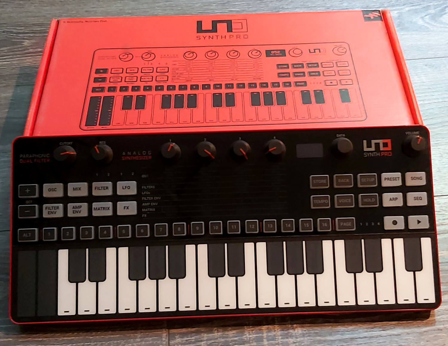 Uno Synth Pro Desktop - IK Multimedia Uno Synth Pro Desktop - Audiofanzine