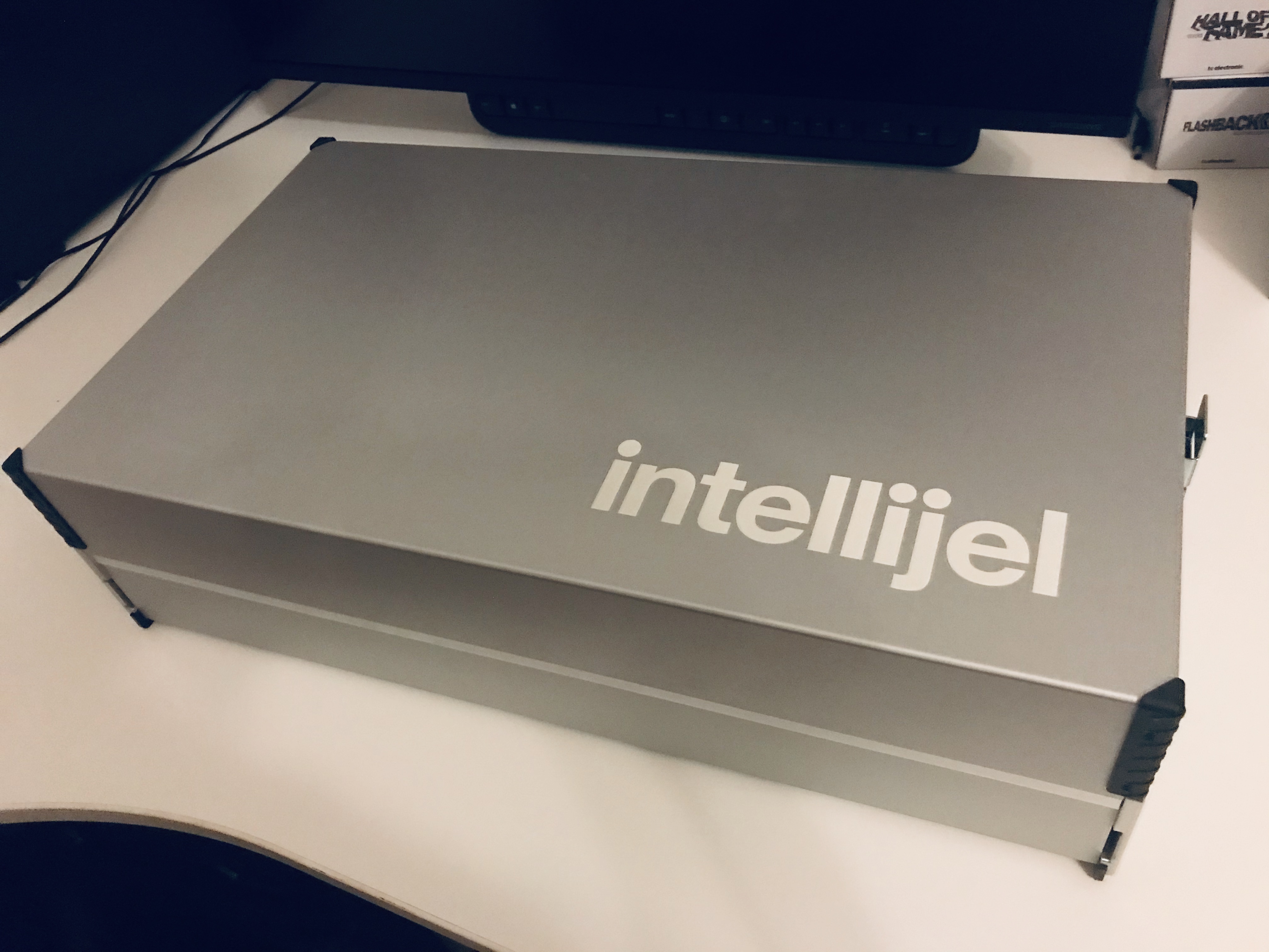 7U case - Intellijel Designs 7U case - Audiofanzine