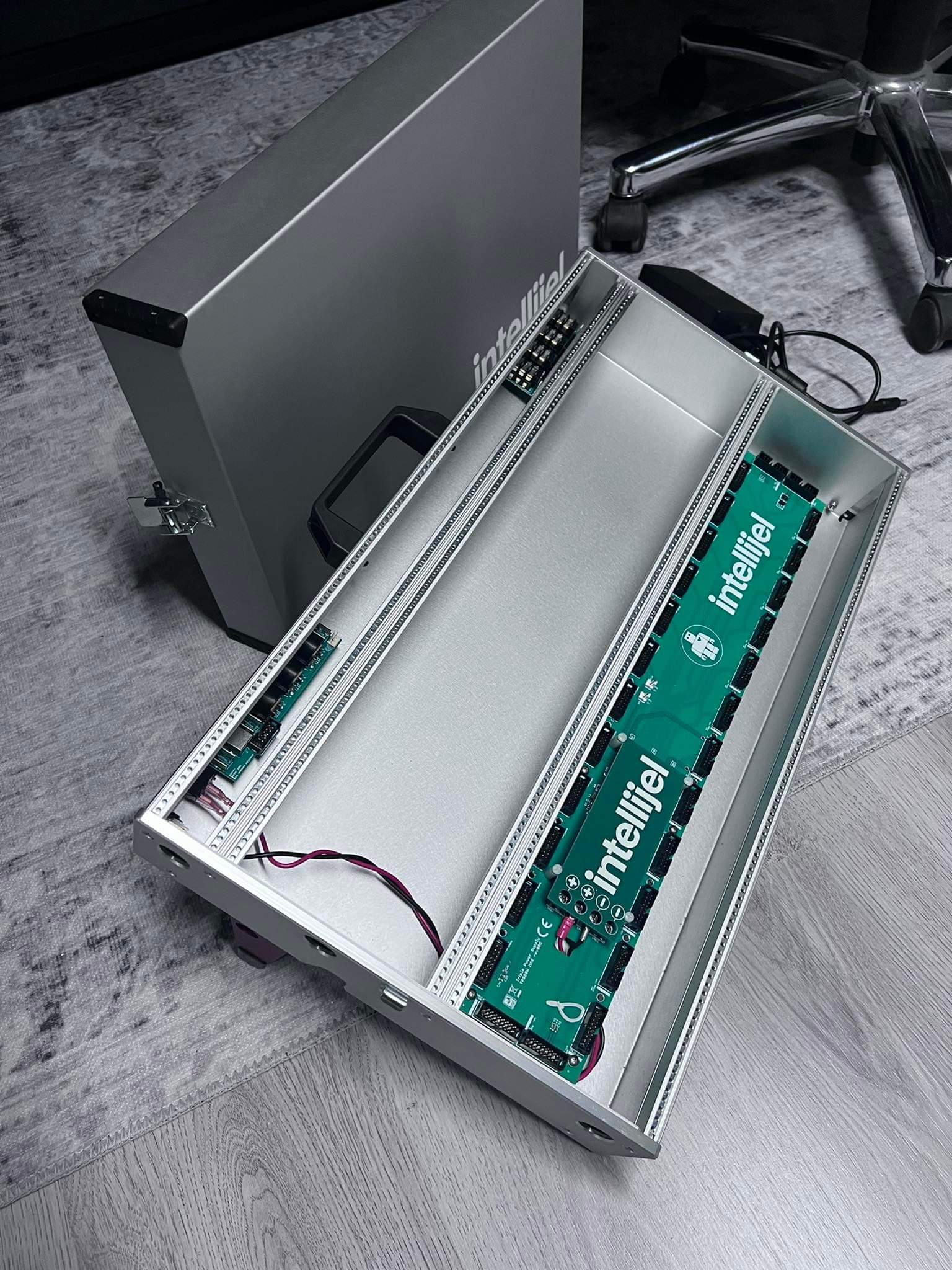 7U case - Intellijel Designs 7U case - Audiofanzine