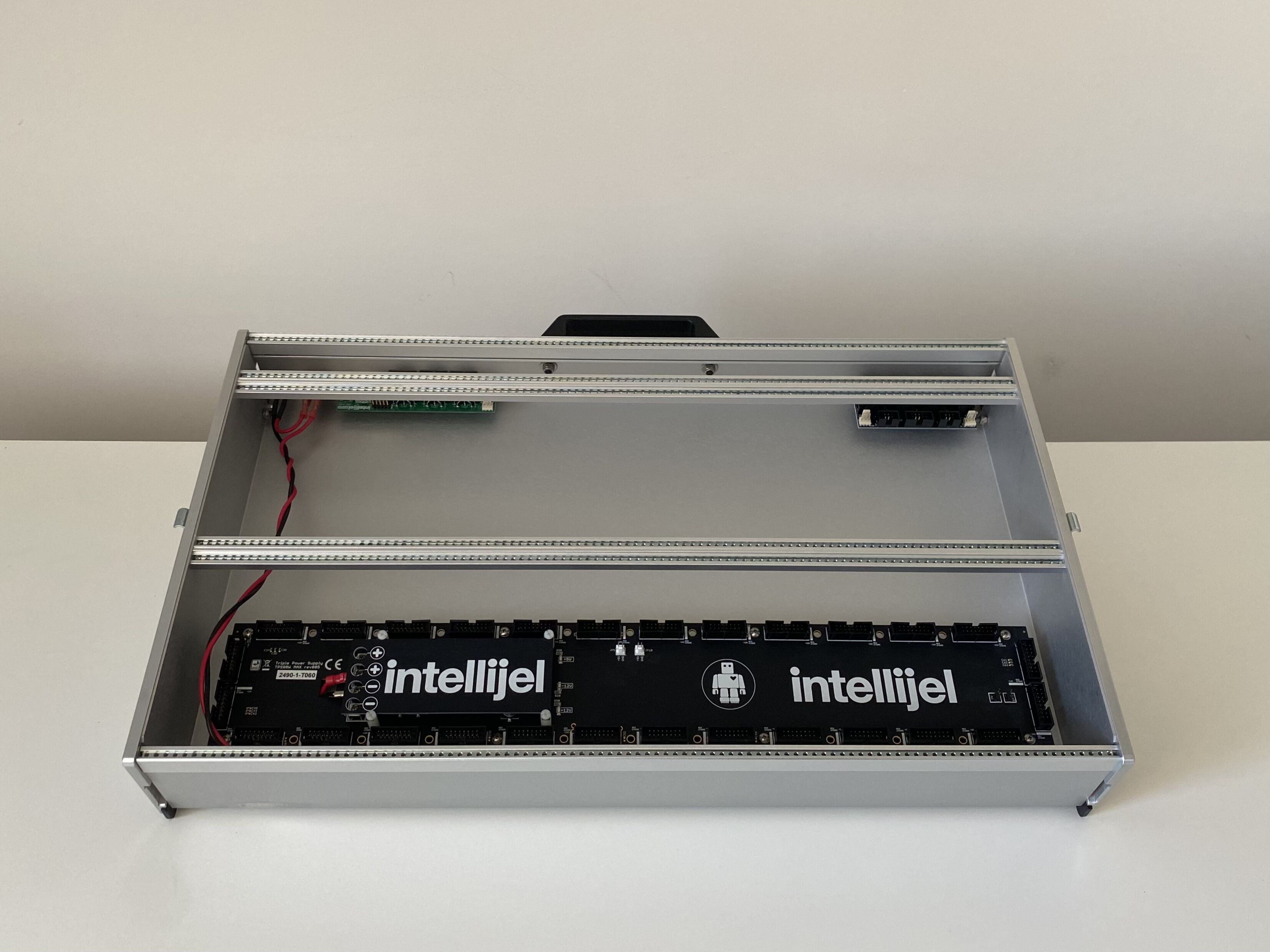 7U case - Intellijel Designs 7U case - Audiofanzine