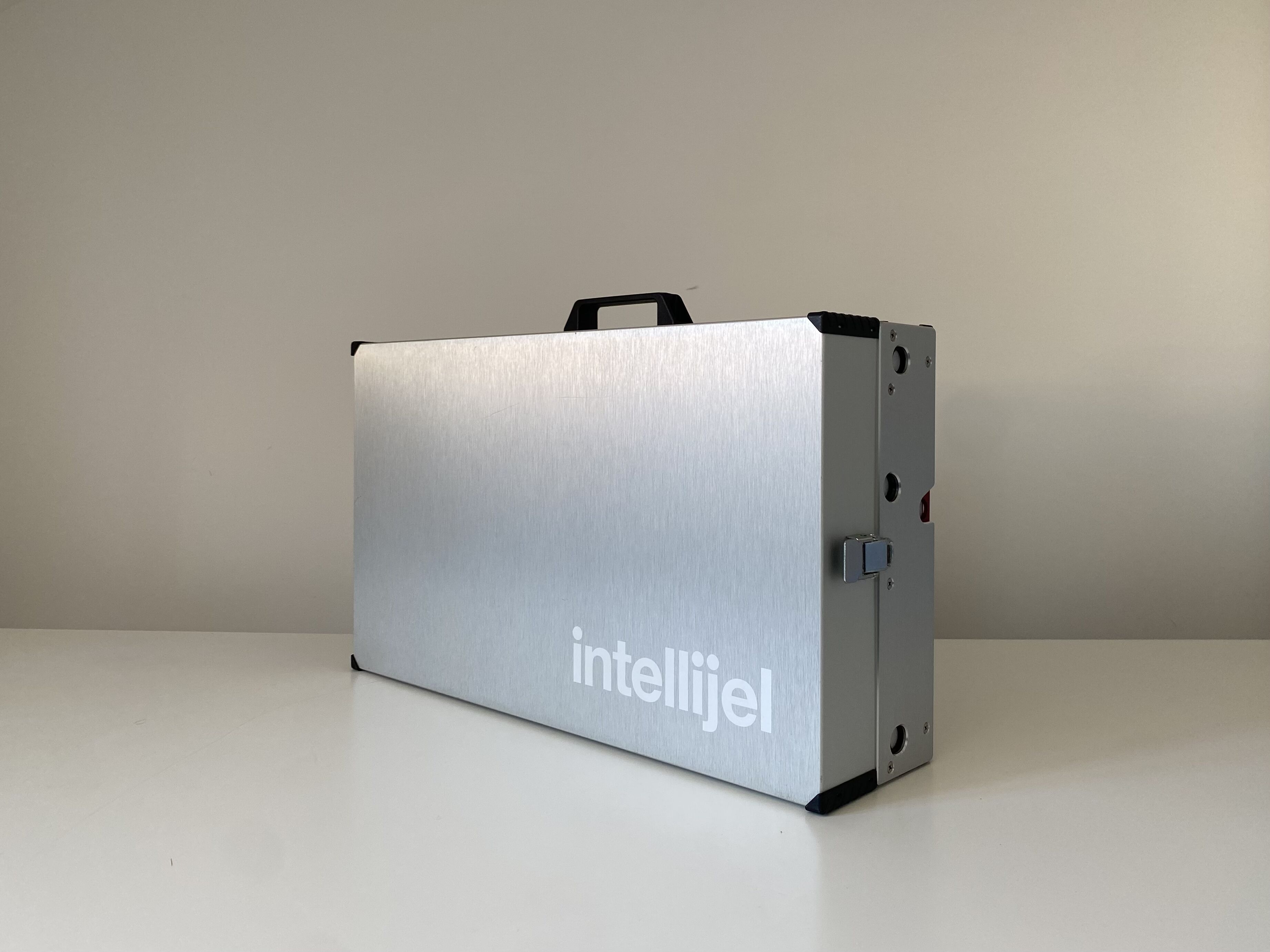 7U case - Intellijel Designs 7U case - Audiofanzine