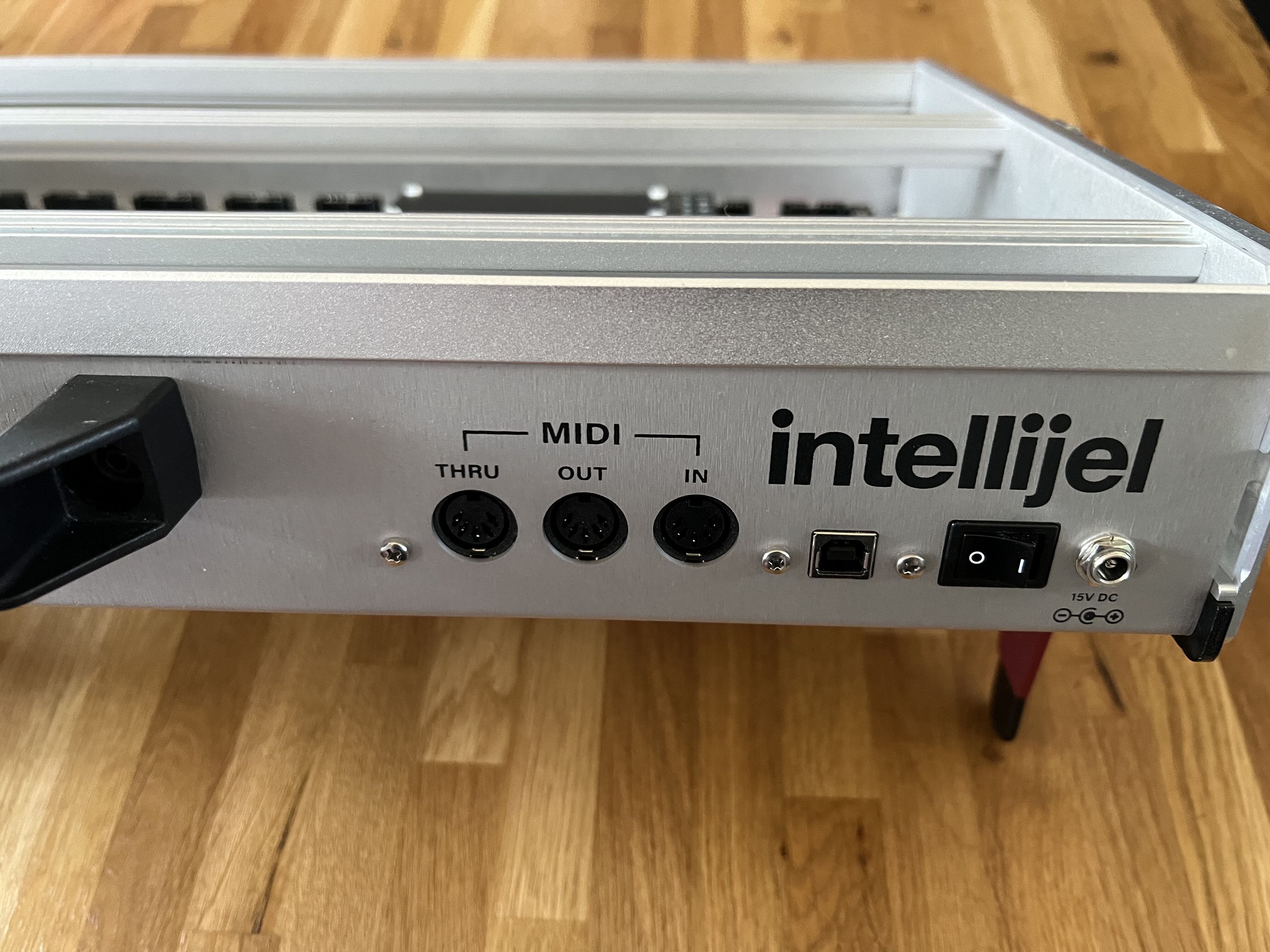 7U case - Intellijel Designs 7U case - Audiofanzine