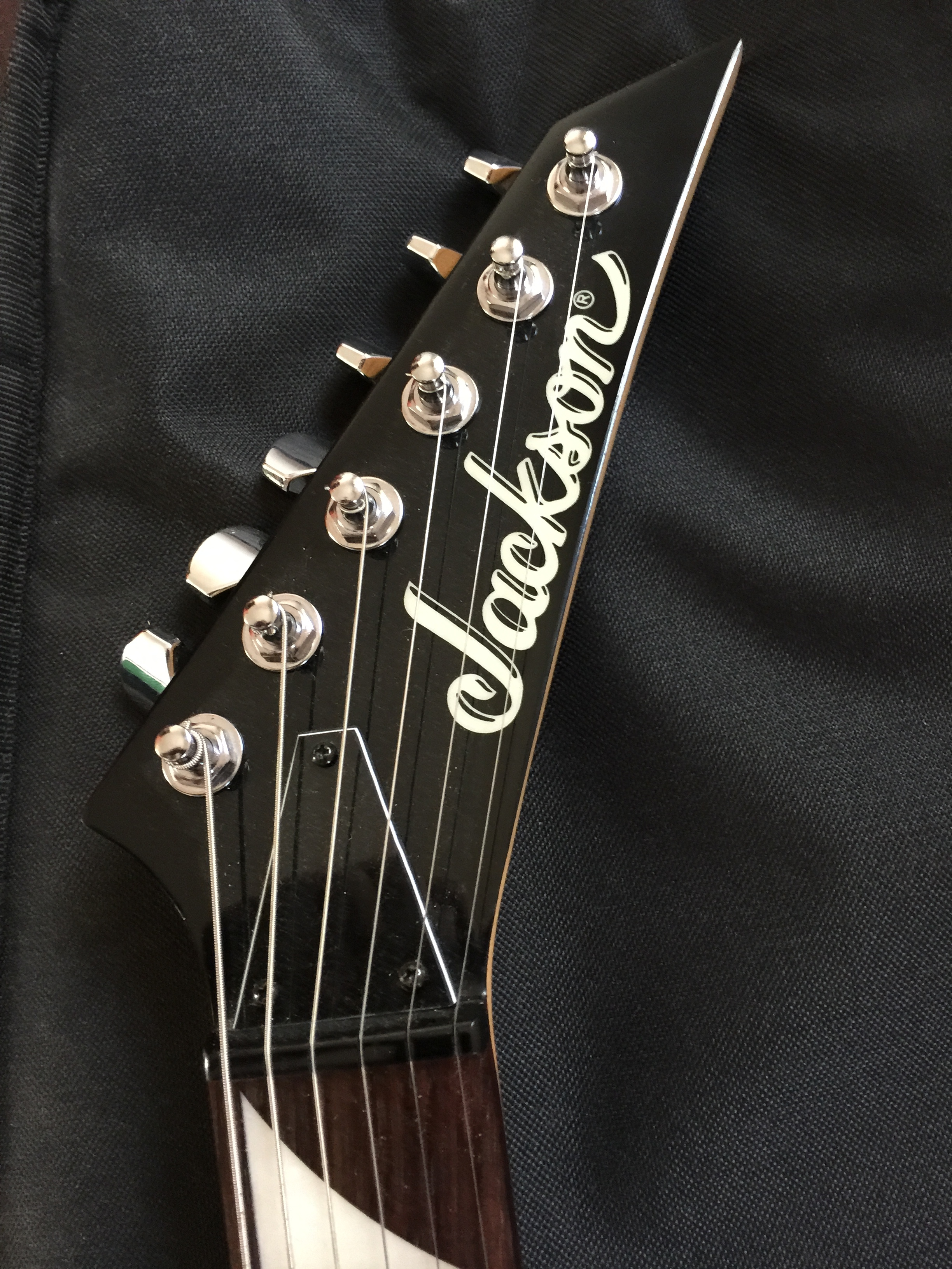 JS32T RHOADS - Jackson JS32T Rhoads - Audiofanzine