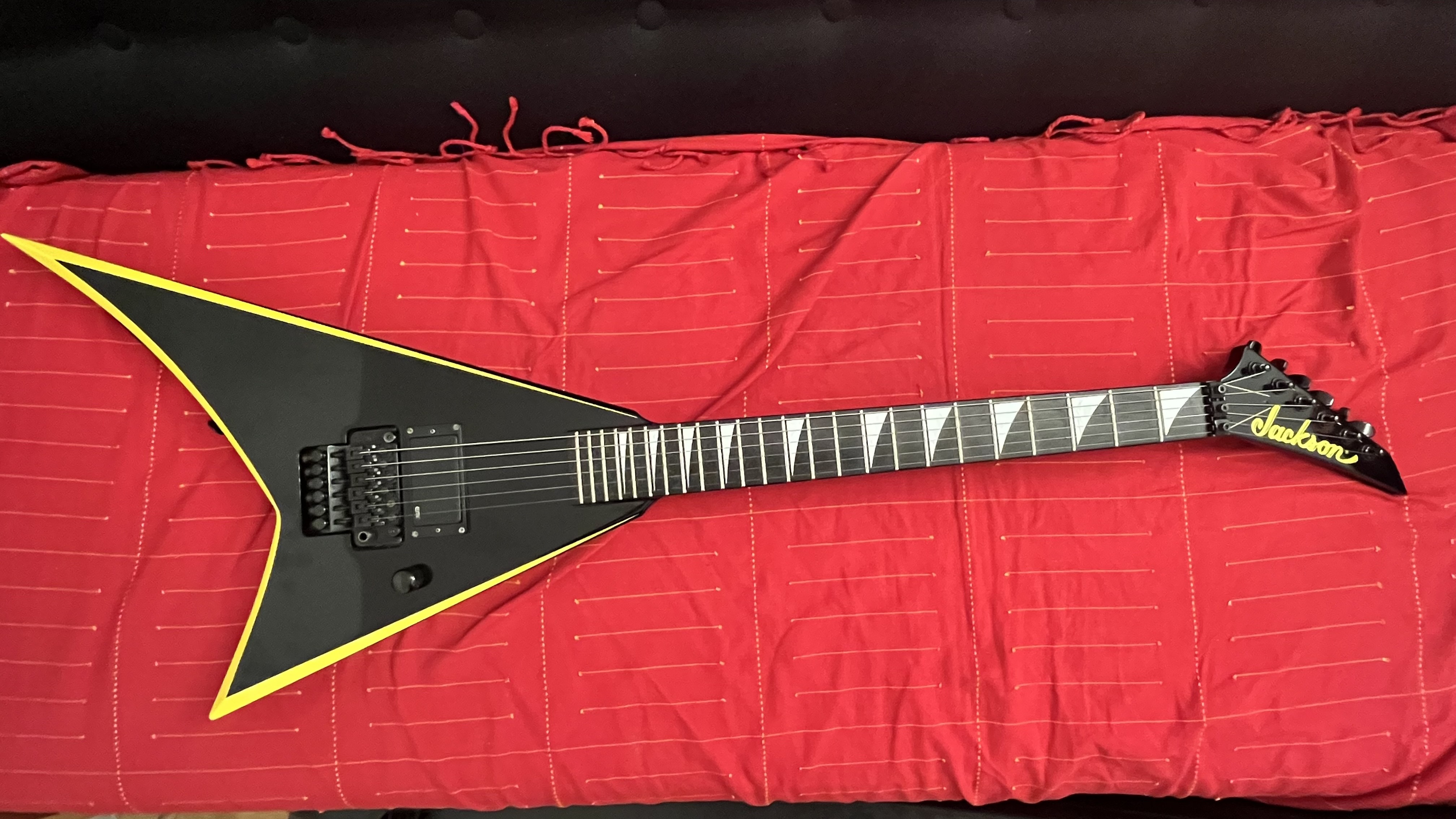 Randy Rhoads RR24 - Jackson Randy Rhoads RR24 - Audiofanzine