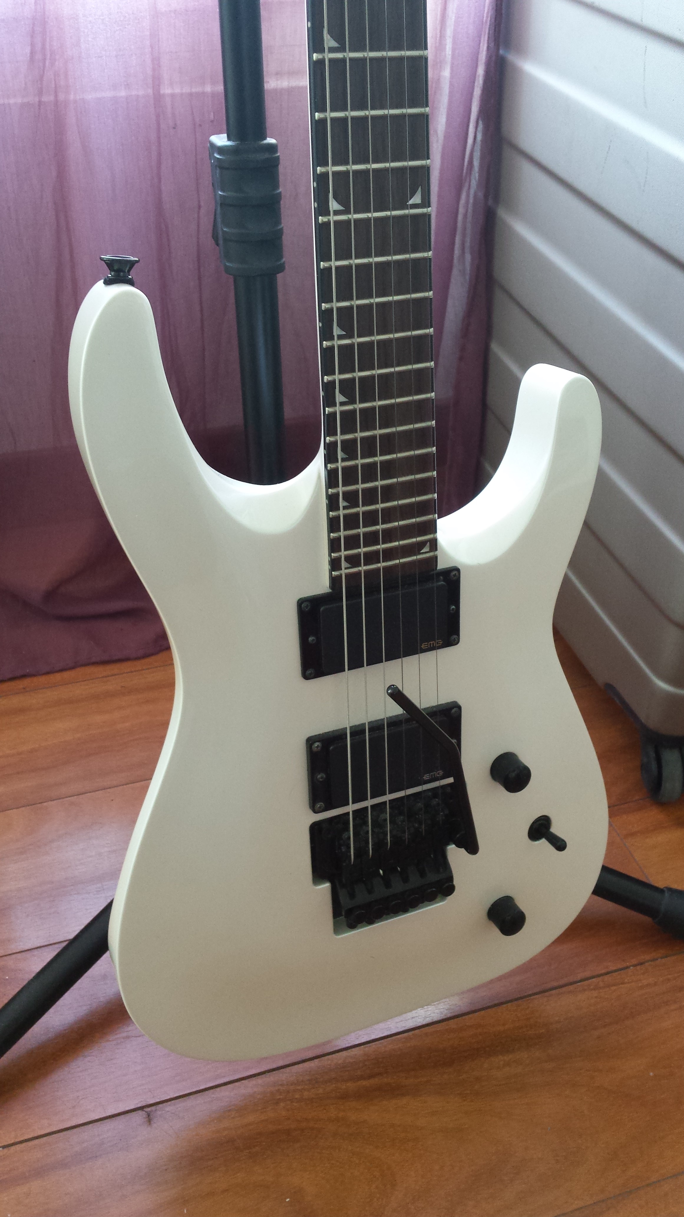 SLSMG Super Lightweight Soloist Jackson - Audiofanzine