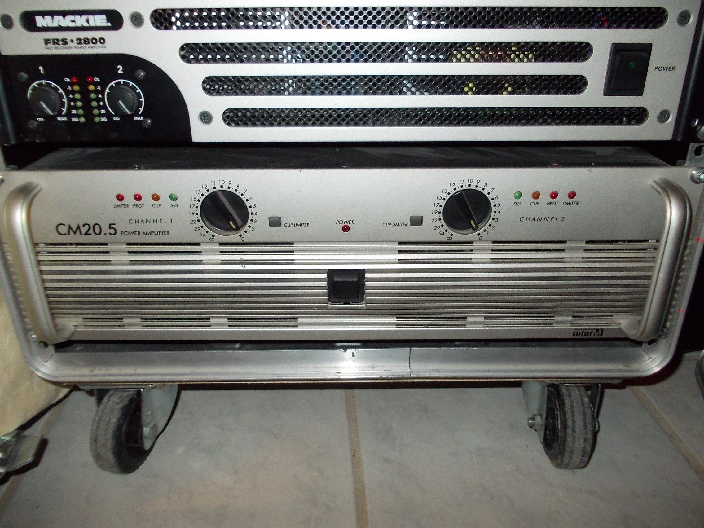 C2 800 - JB Systems C2 800 - Audiofanzine