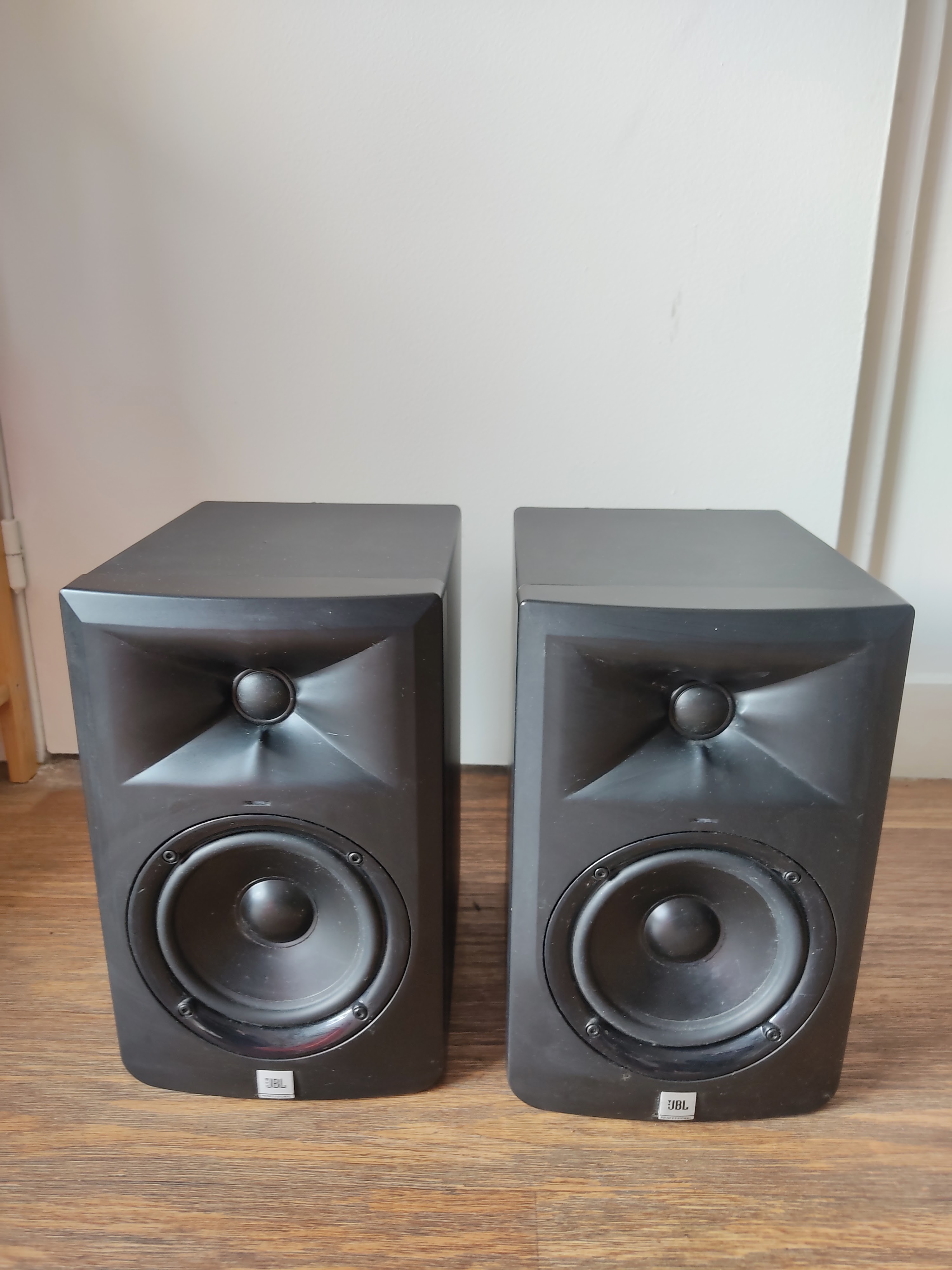 LSR305 - JBL LSR305 - Audiofanzine