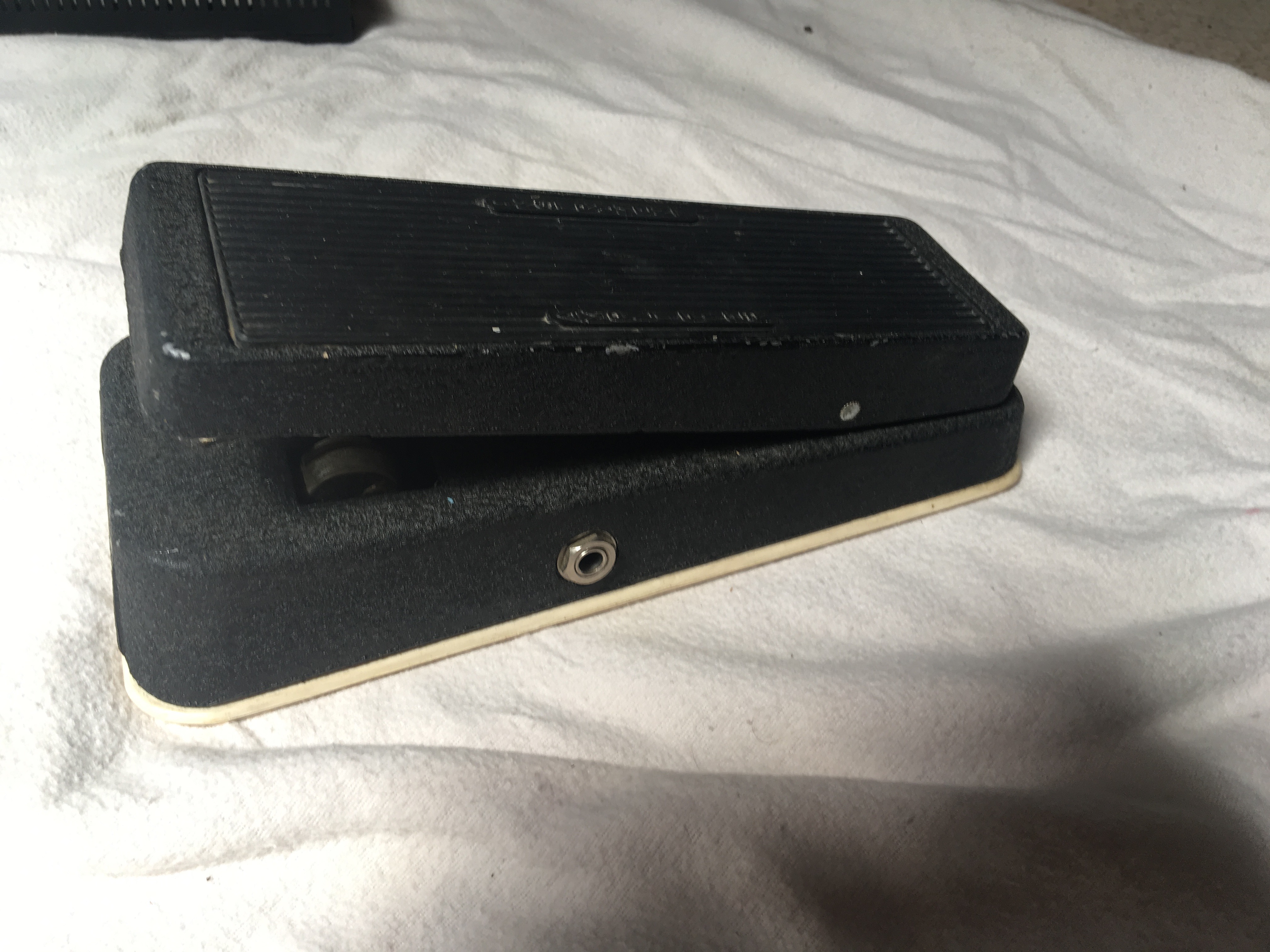 Mister Cry Baby Super - JEN Mister Cry Baby Super - Audiofanzine