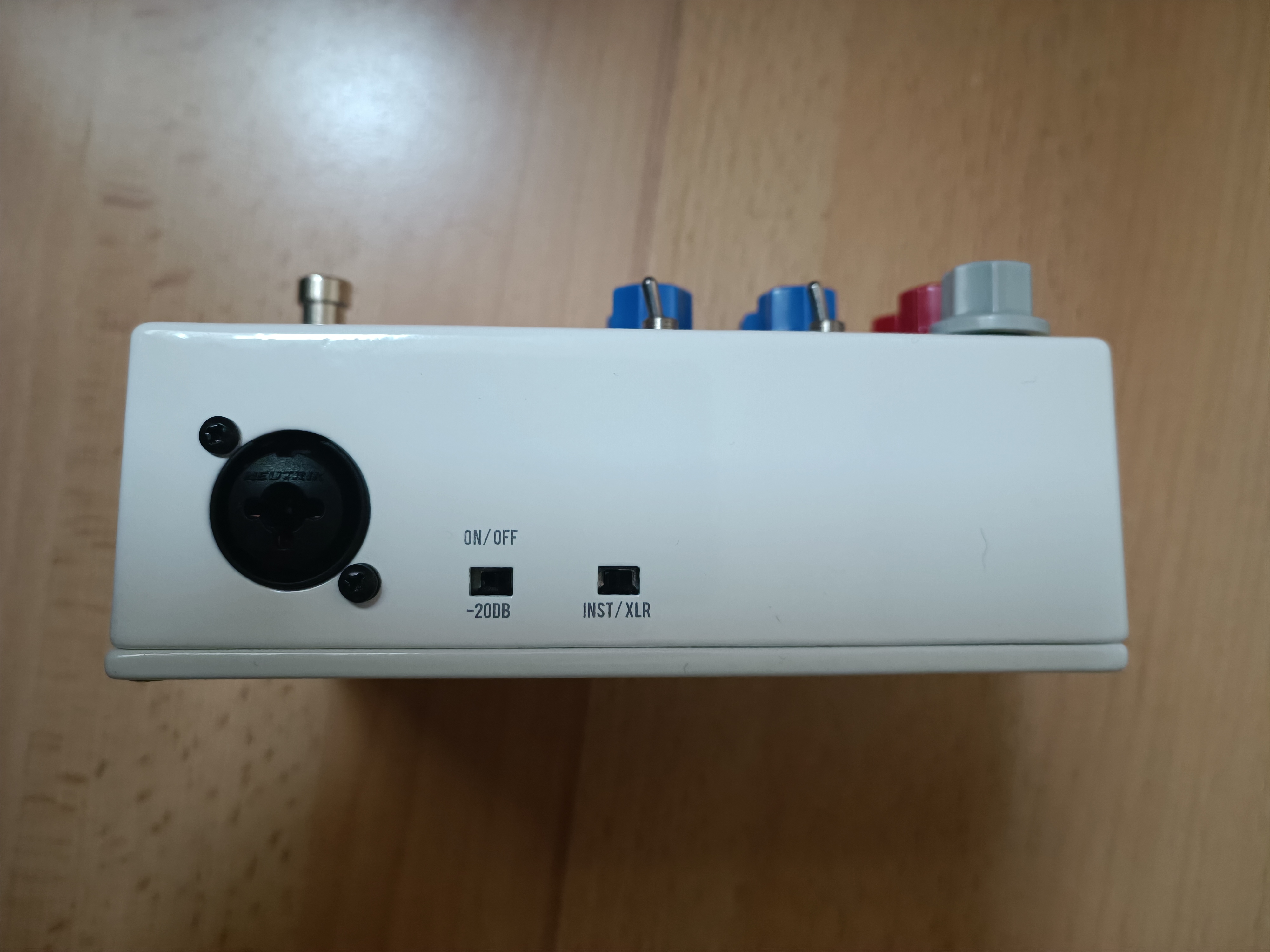 Colour Box V2 - JHS Pedals Colour Box V2 - Audiofanzine